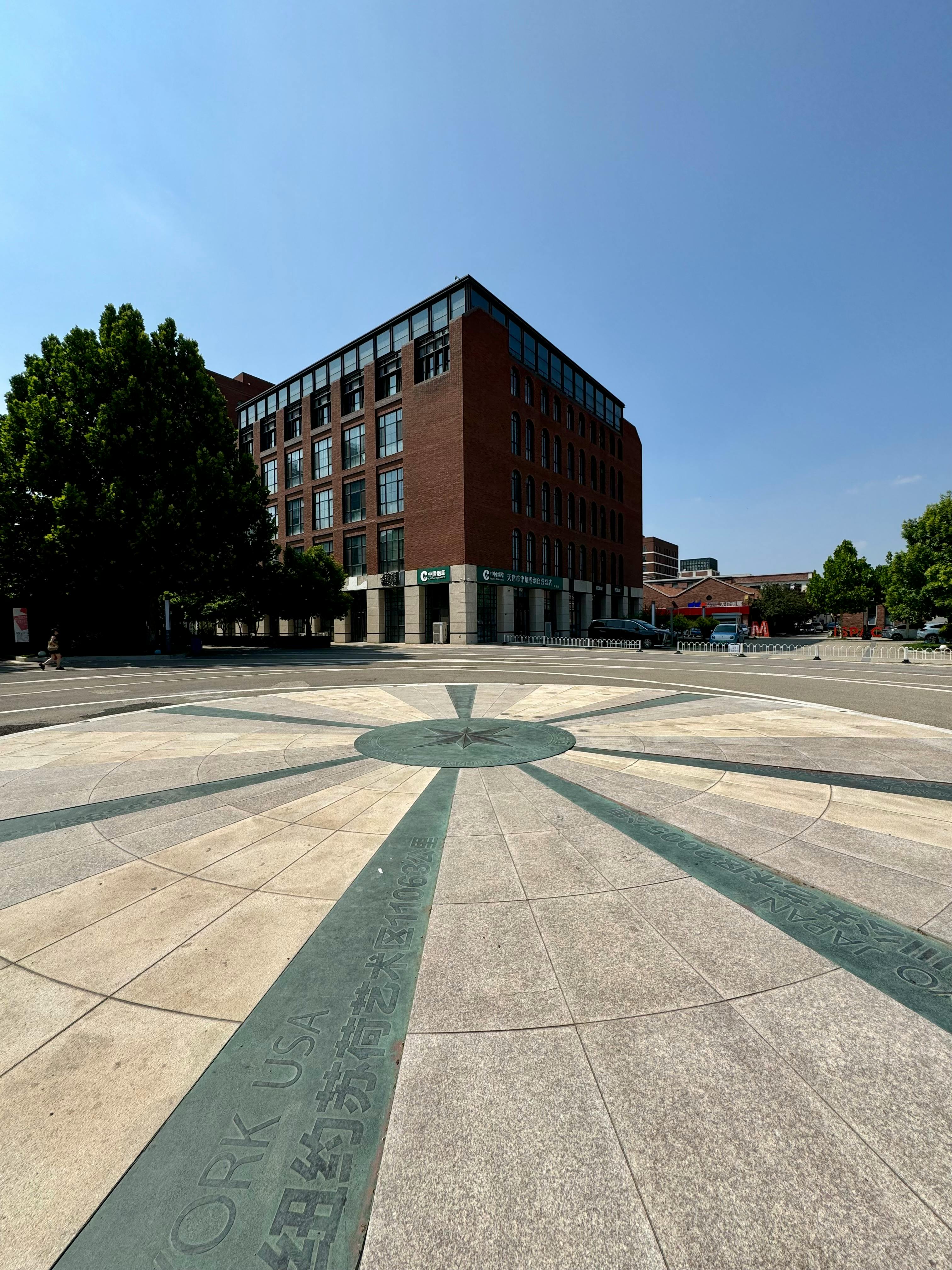 Empty Town Square in Summer · Free Stock Photo