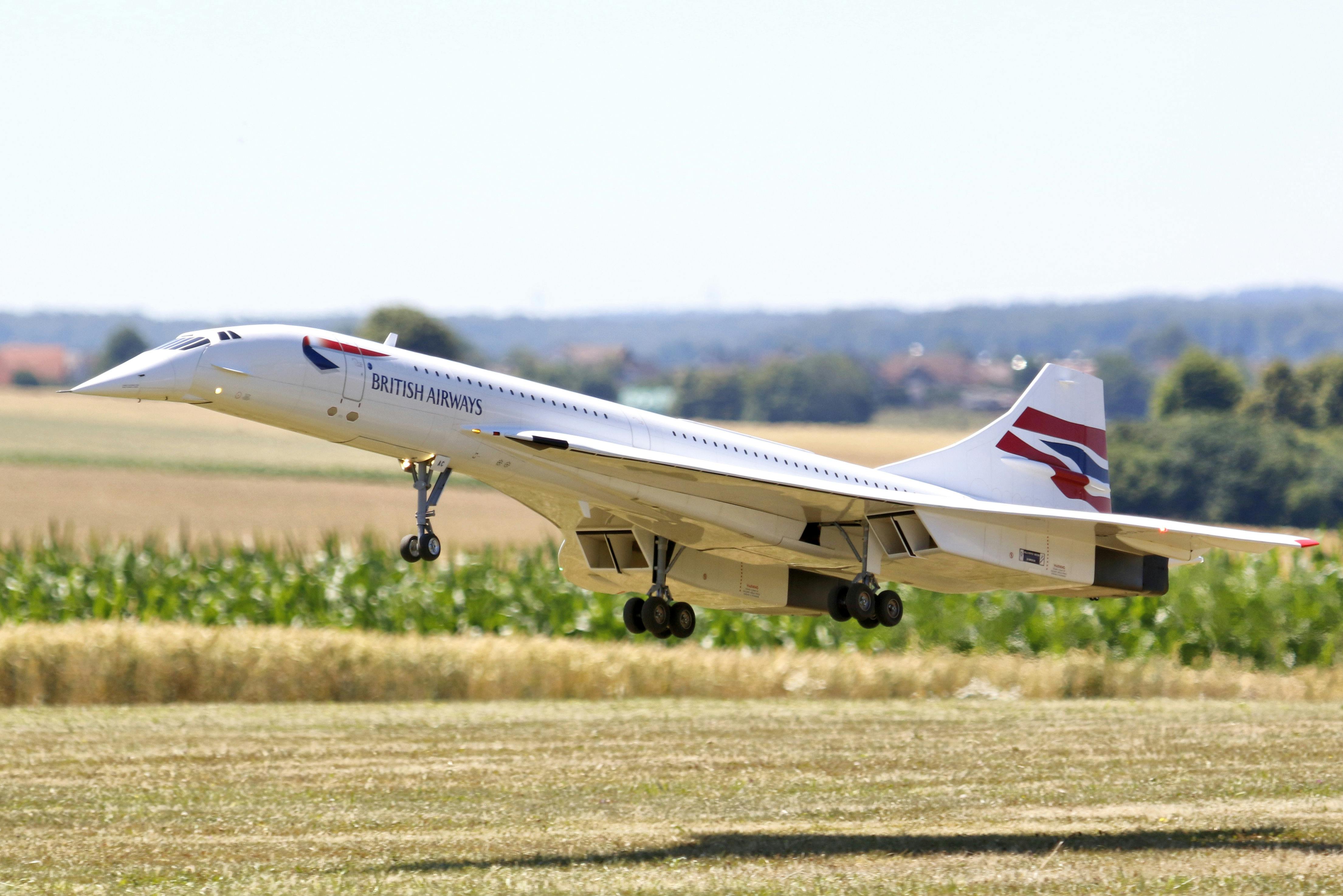 Landing Radio-Controlled Model of a Concorde Airliner · Free Stock Photo