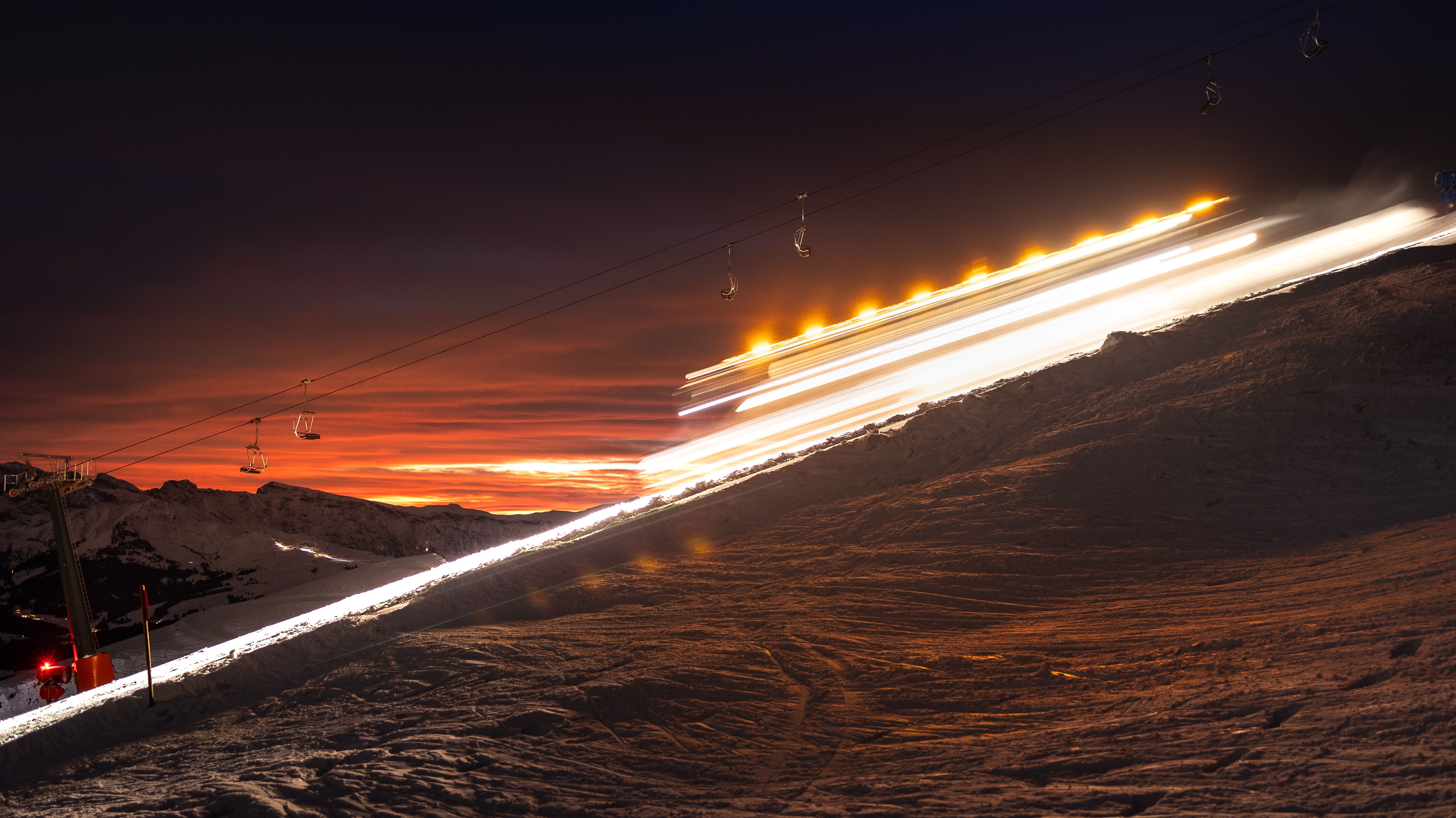 A ski lift at night with a long exposure · Free Stock Photo