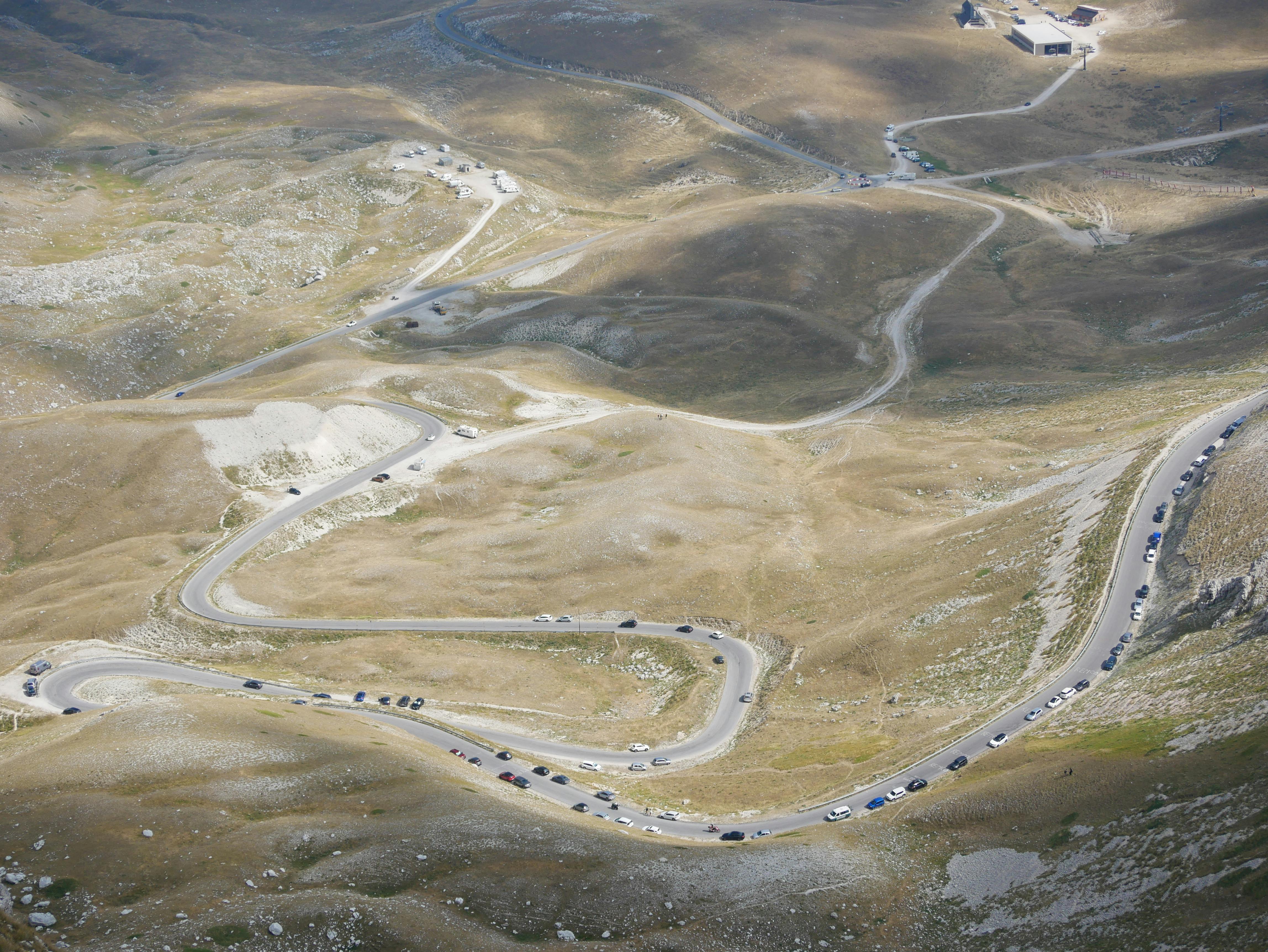 curved paths · Free Stock Photo