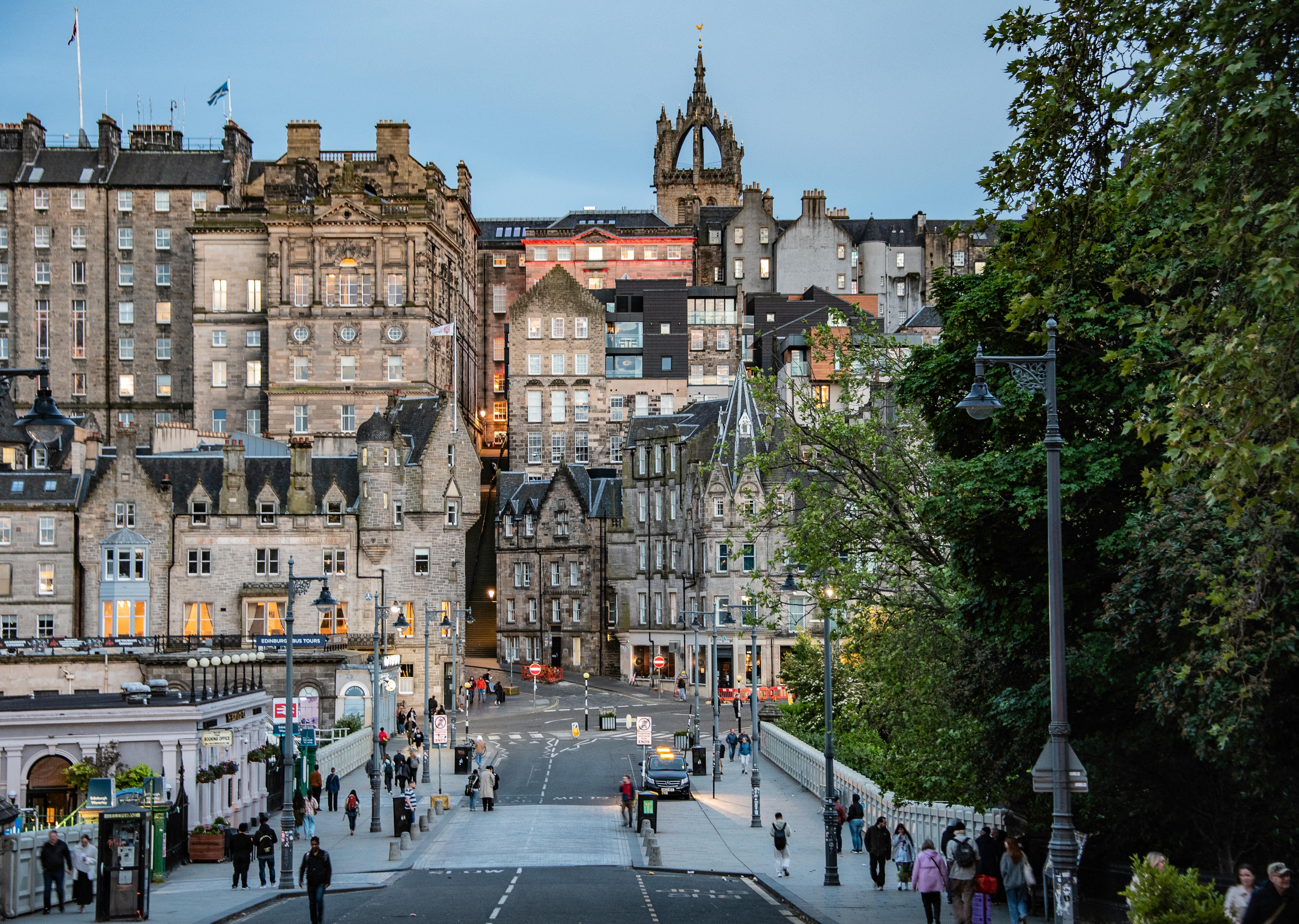 View from the Waverley Bridge in Edinburgh, Scotland · Free Stock Photo
