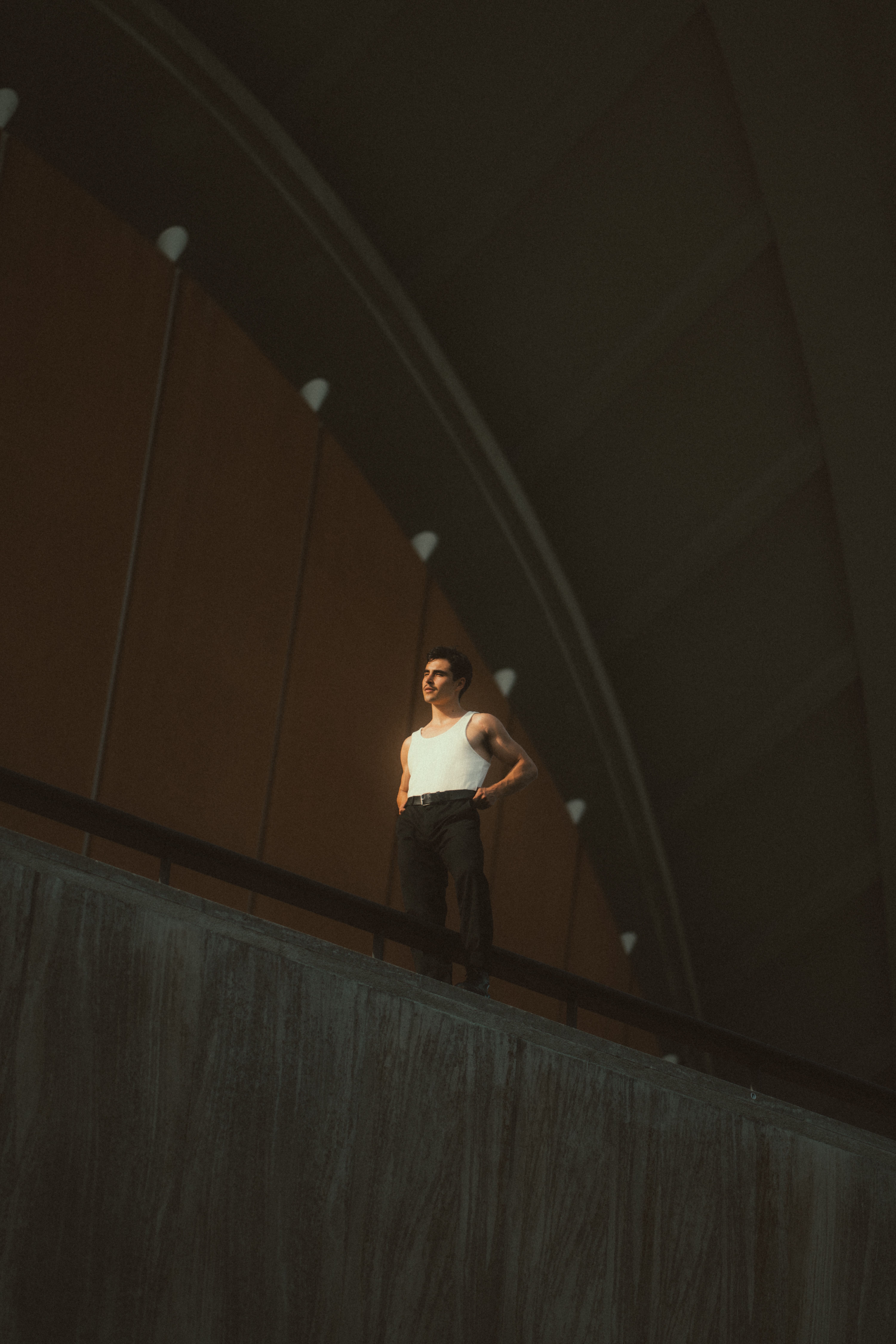 A man standing on top of a building · Free Stock Photo