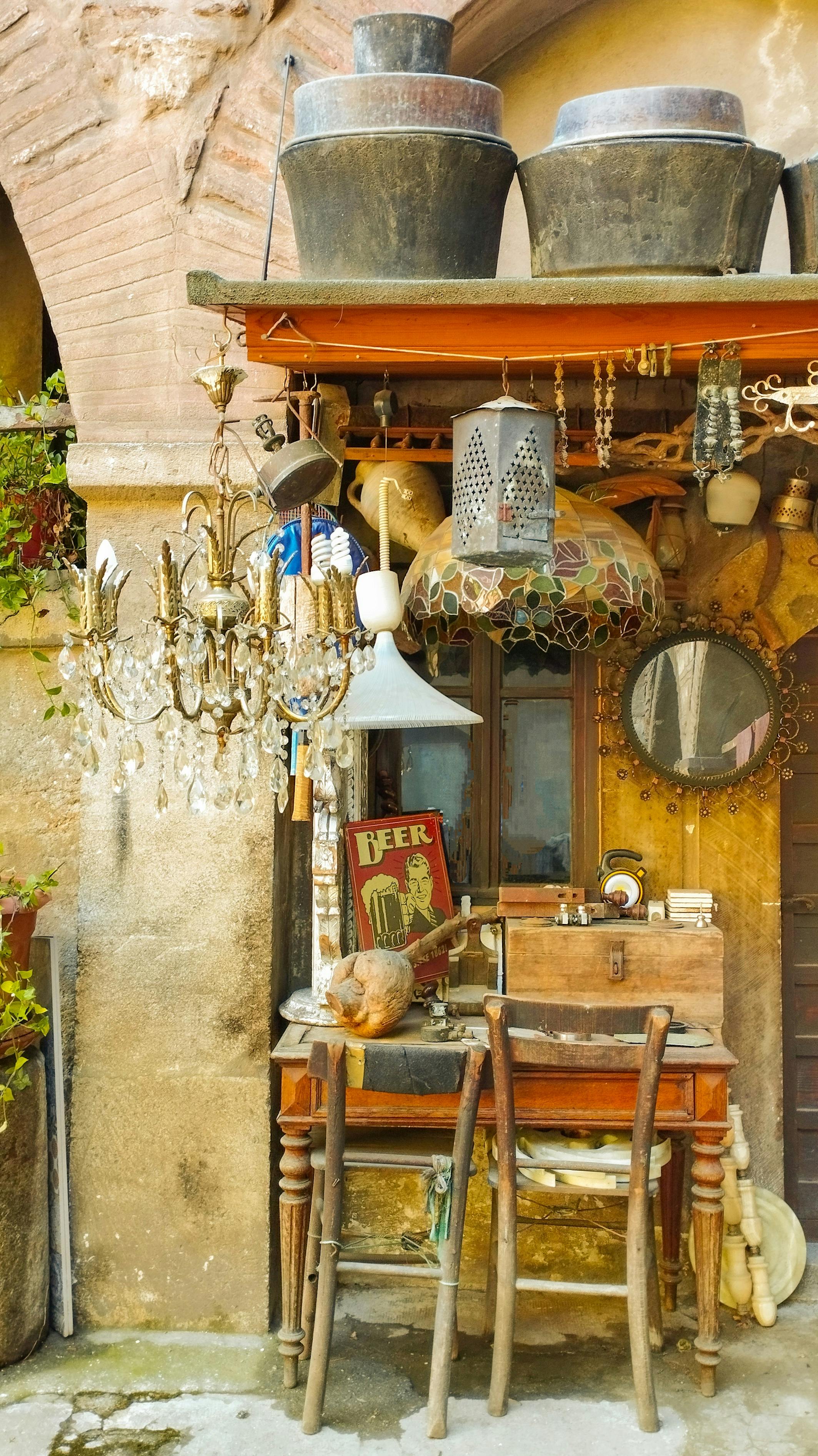 A shop with many items on display · Free Stock Photo