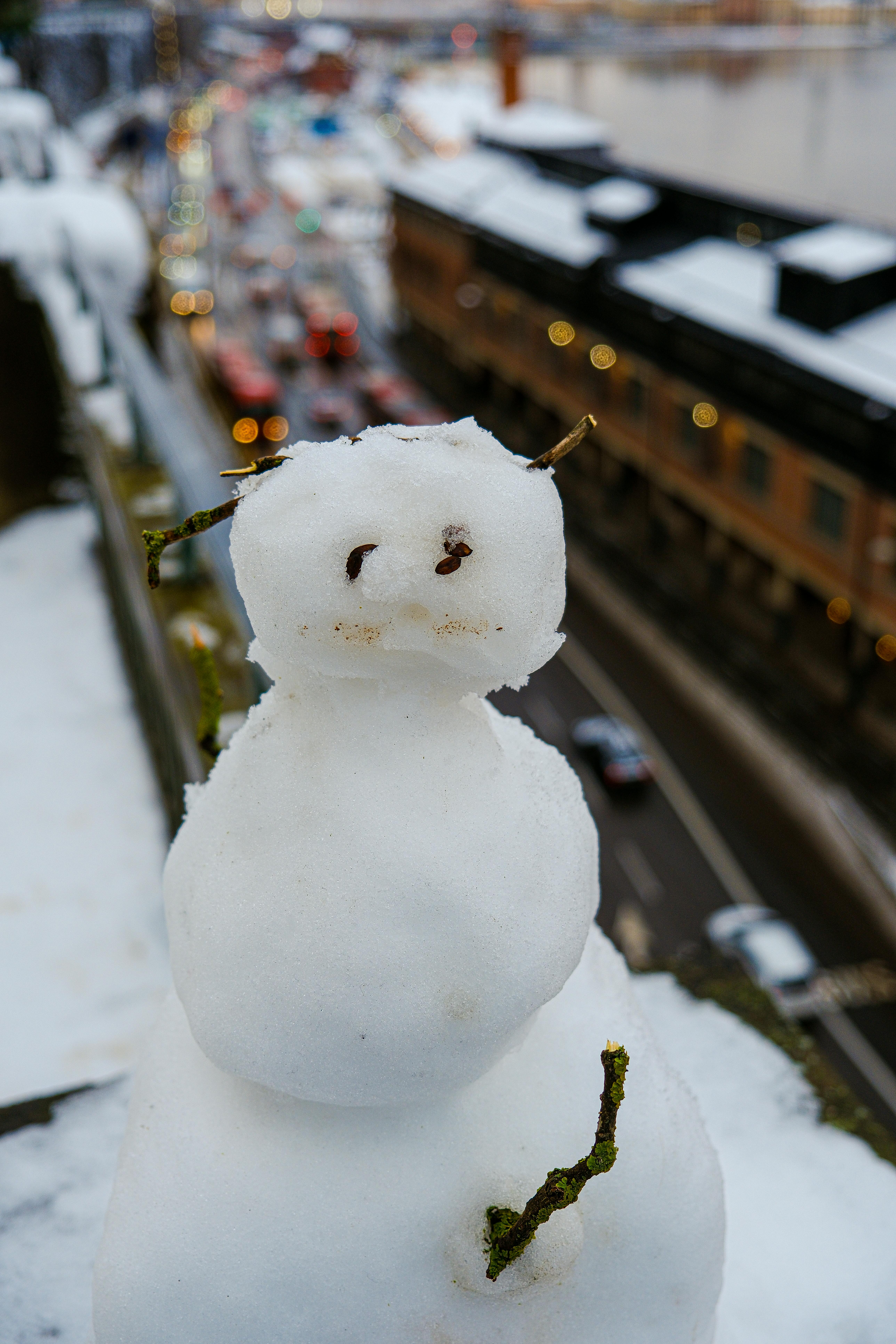 Snowman in City in Winter · Free Stock Photo