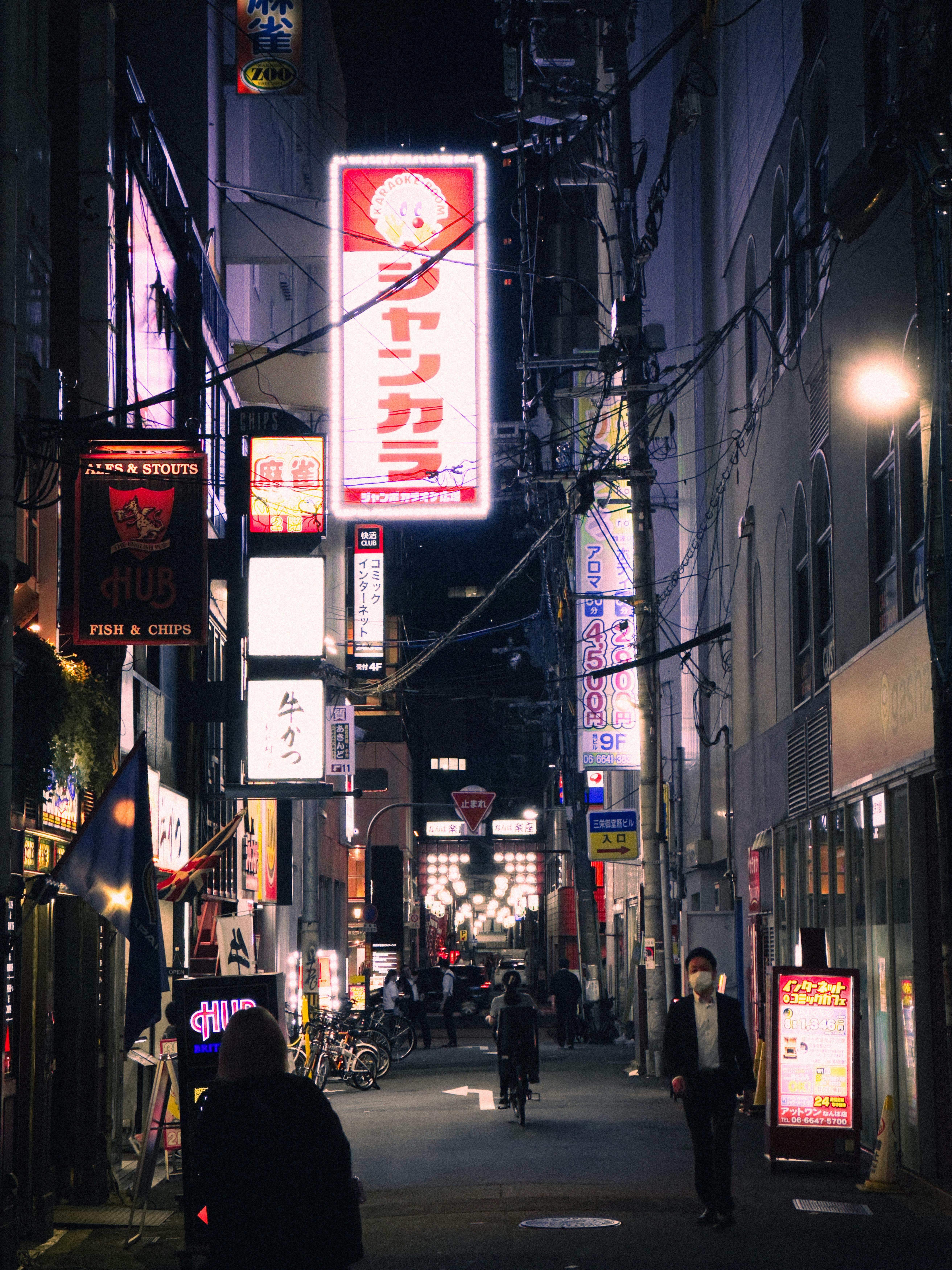 Commercial Alley at Night · Free Stock Photo