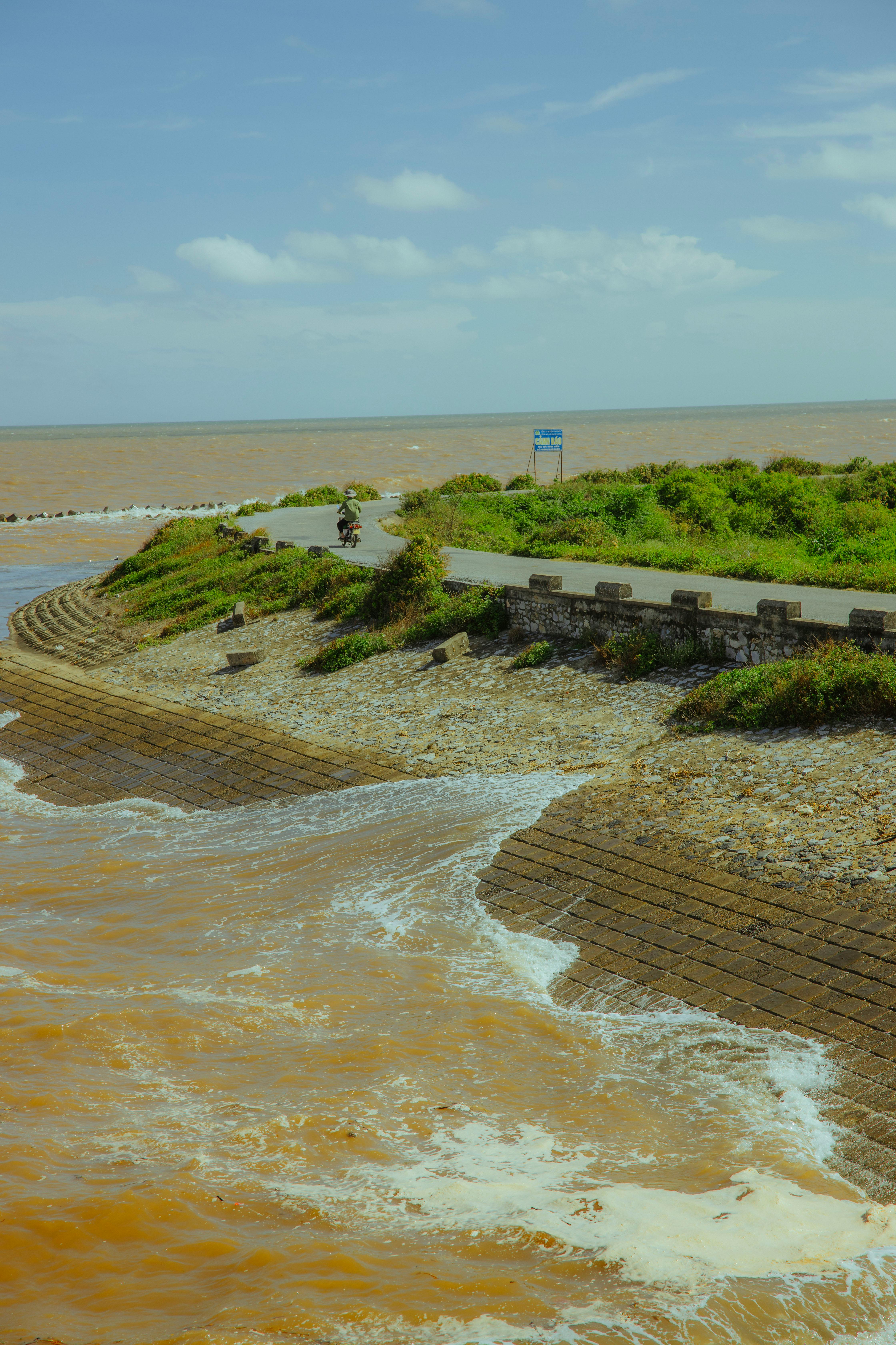 Aerial View of Waves Washing Up the Beach · Free Stock Photo