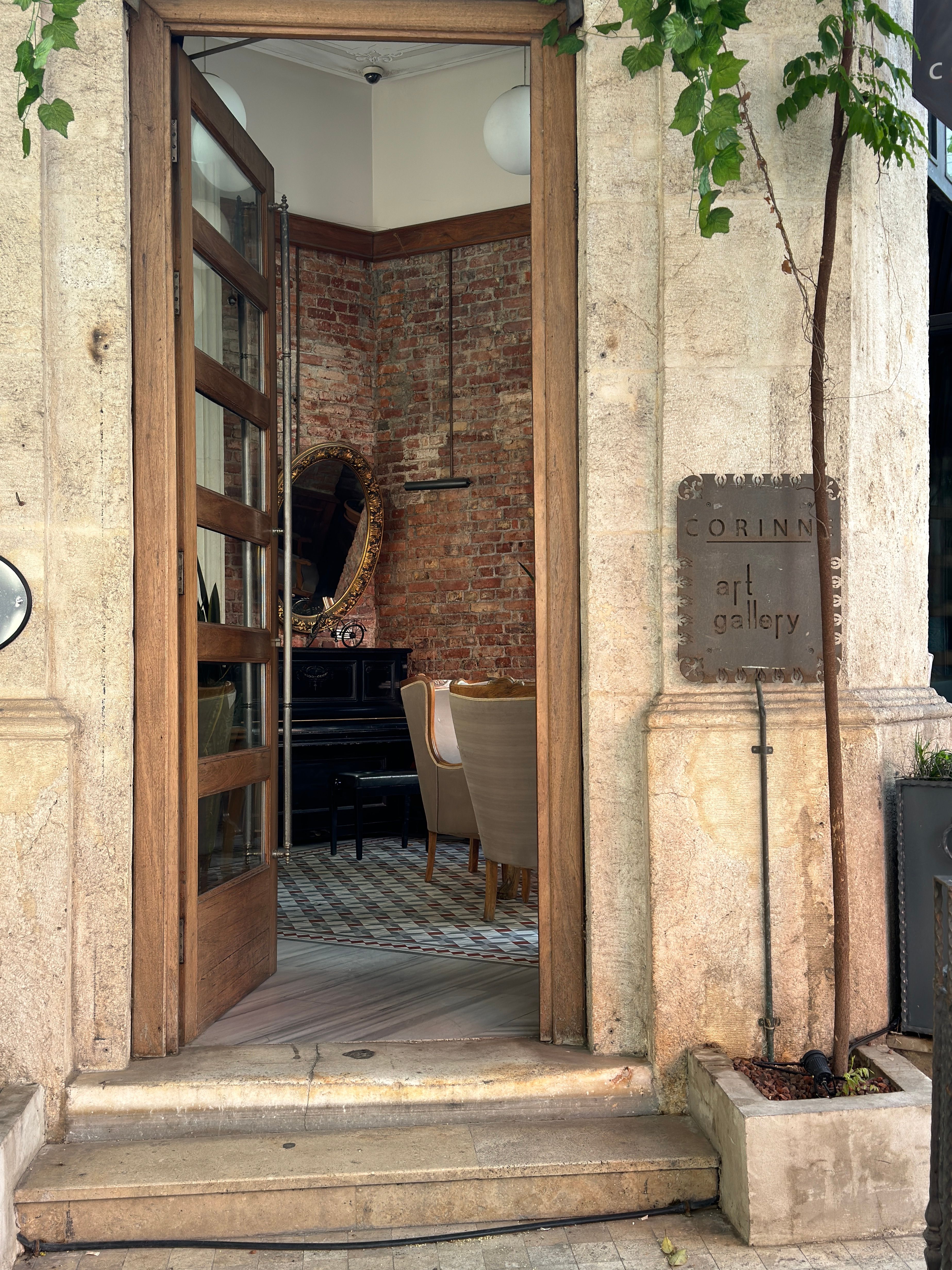 Open Entrance of an Art Gallery · Free Stock Photo