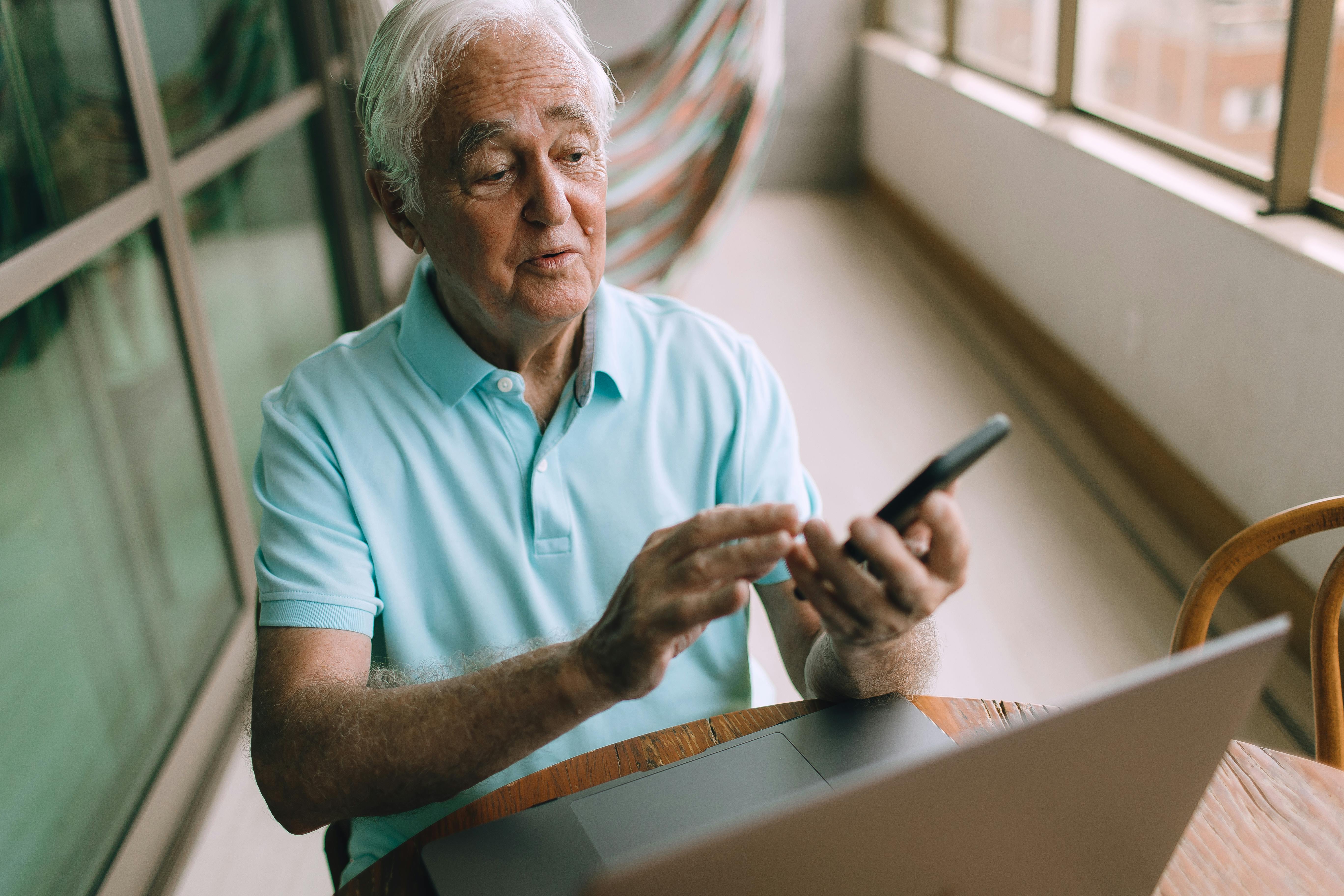 Learning Using Technology Photos, Download The BEST Free Learning Using ...