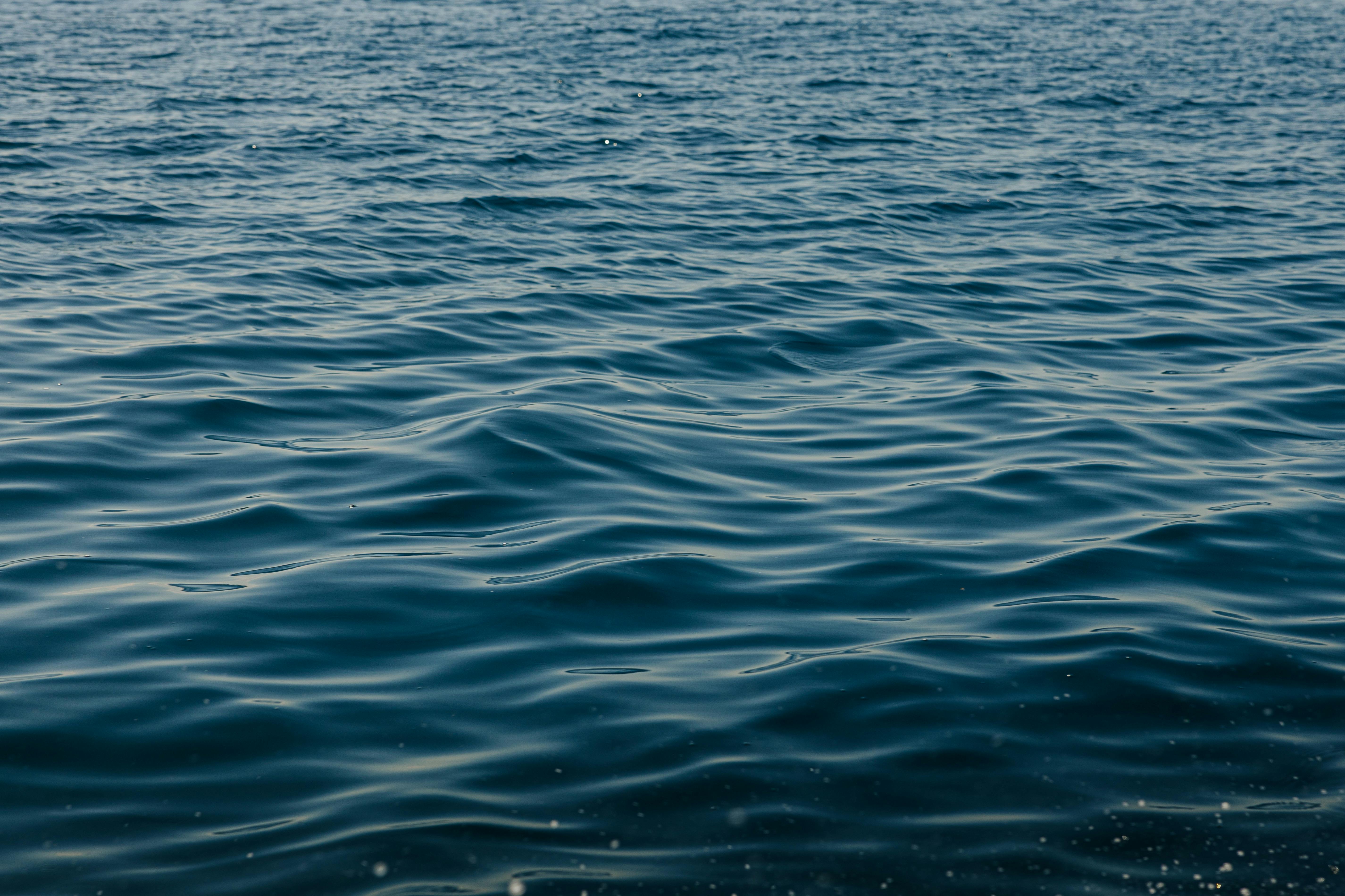 A close up of the ocean water with waves · Free Stock Photo