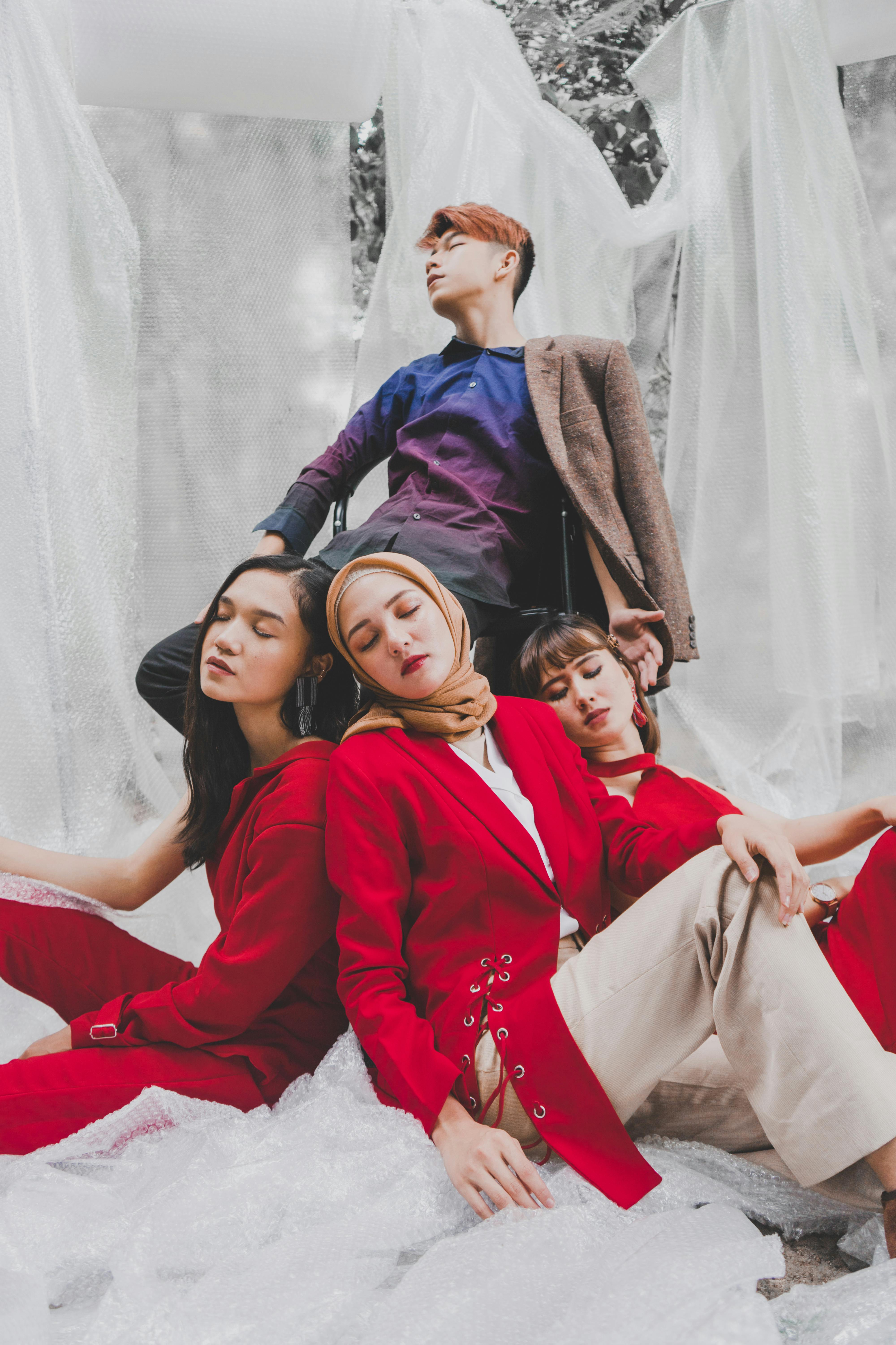 Models Cloth Advertisment Red Group Photos, Download The BEST Free ...