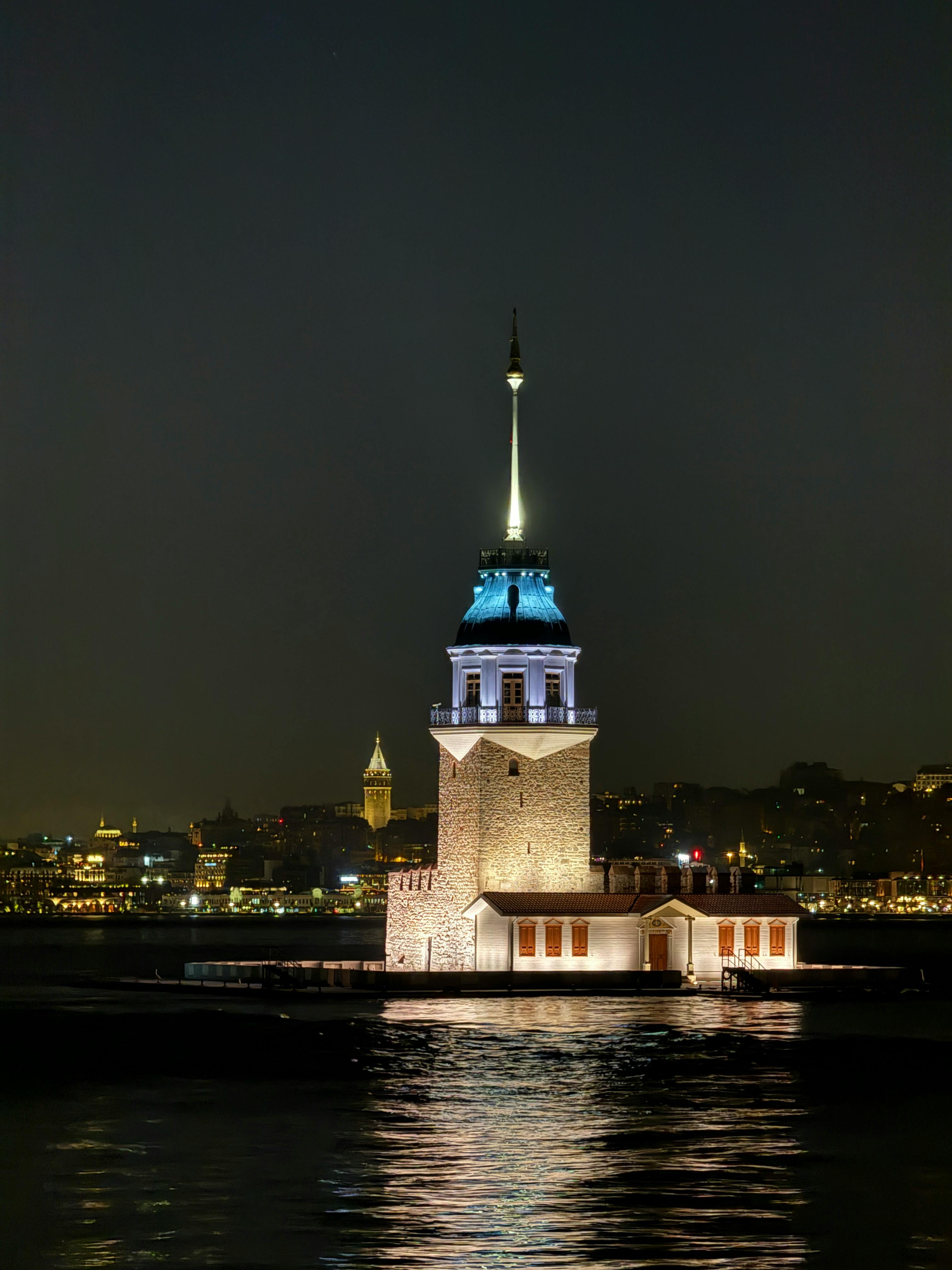 Leanders Tower in Istanbul · Free Stock Photo