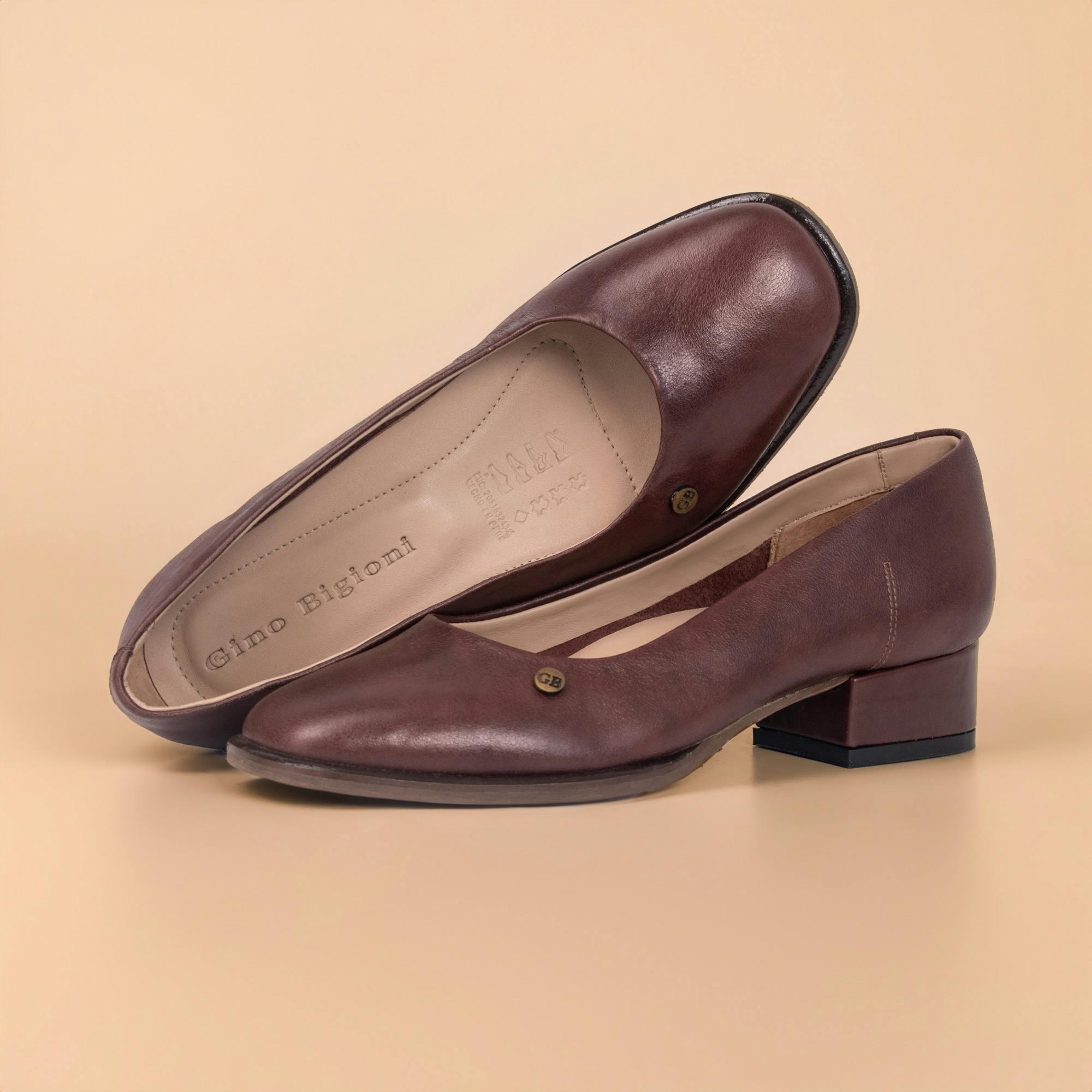 Brown Leather Pump Shoes on Display · Free Stock Photo