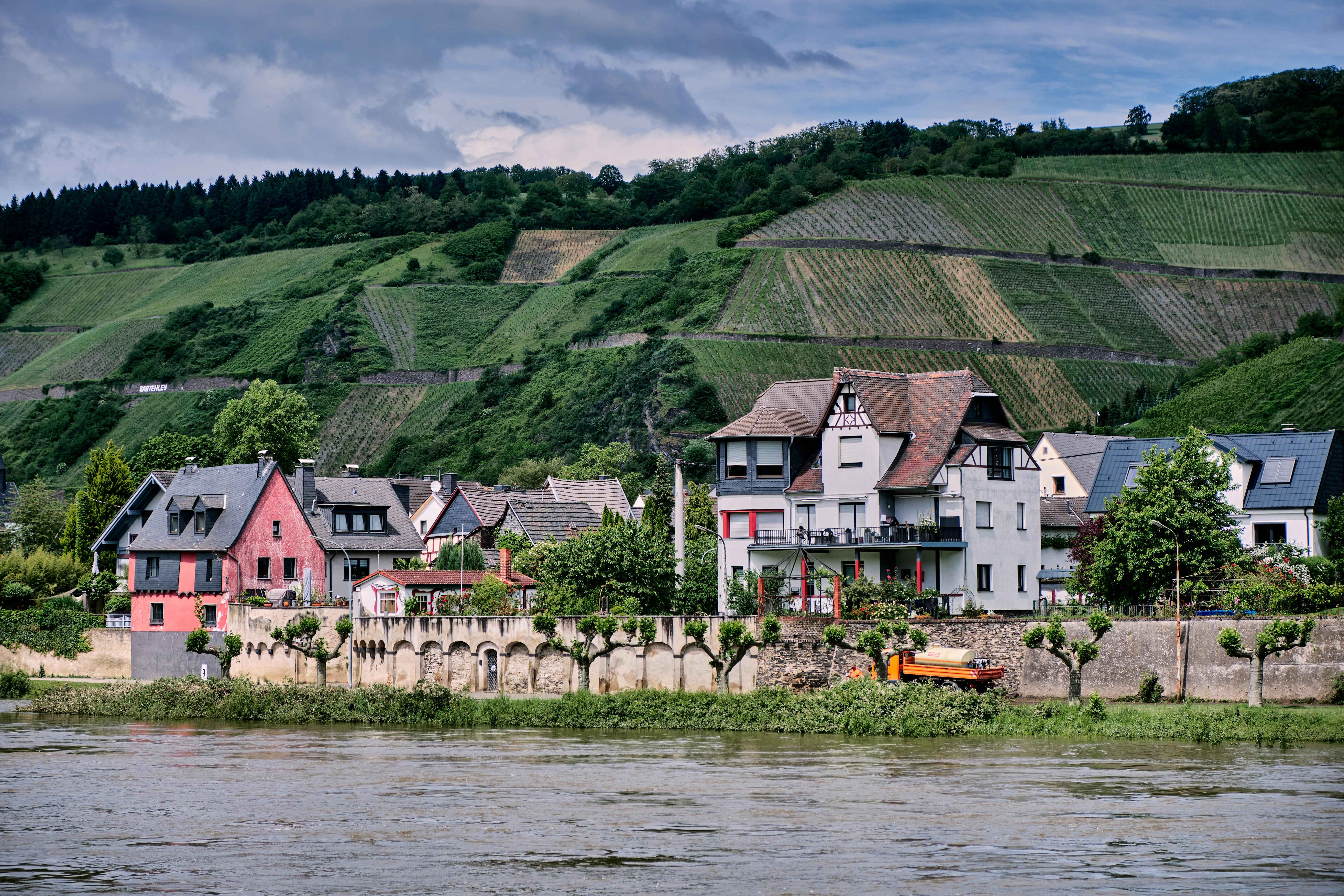 Town by River in Countryside · Free Stock Photo