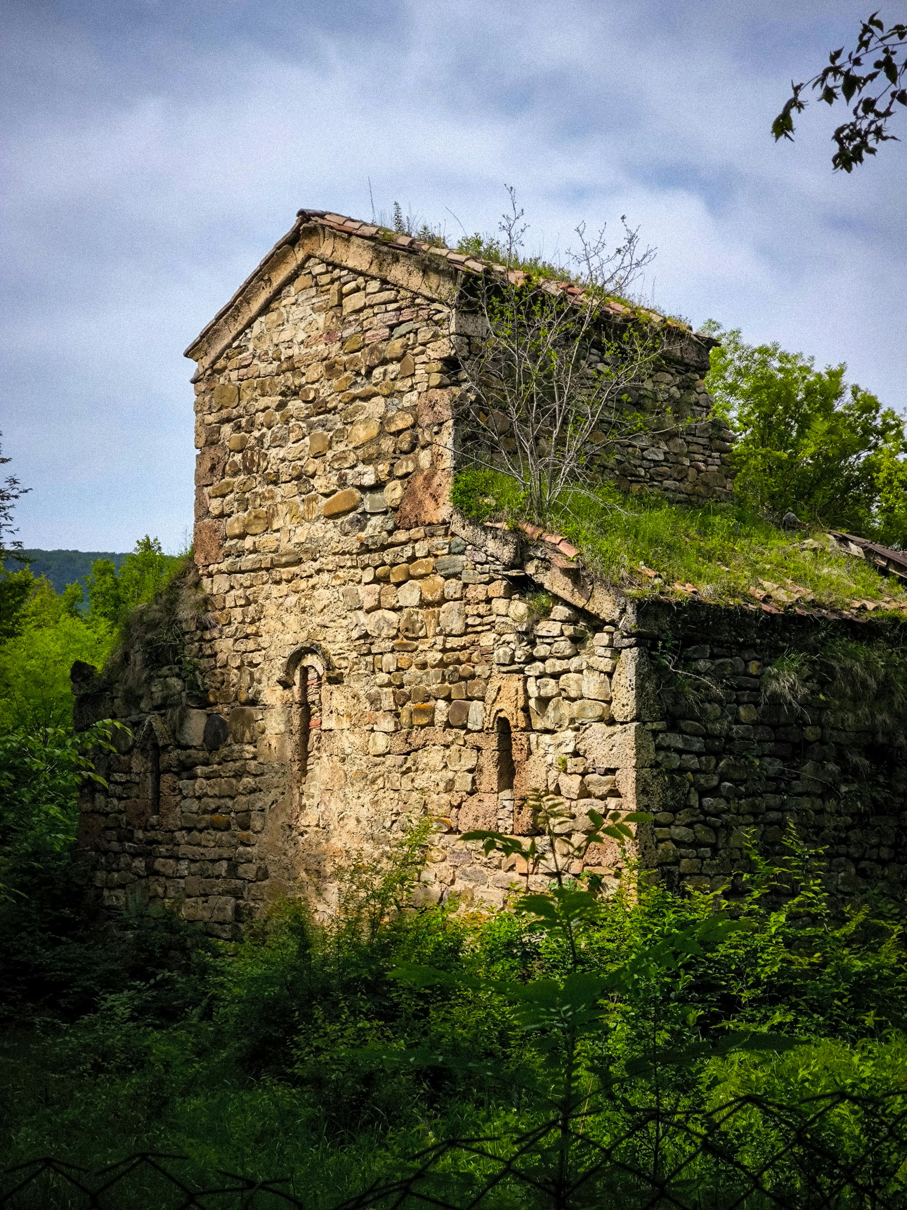 Medieval Stone Building with a Roof Covered with Grass · Free Stock Photo