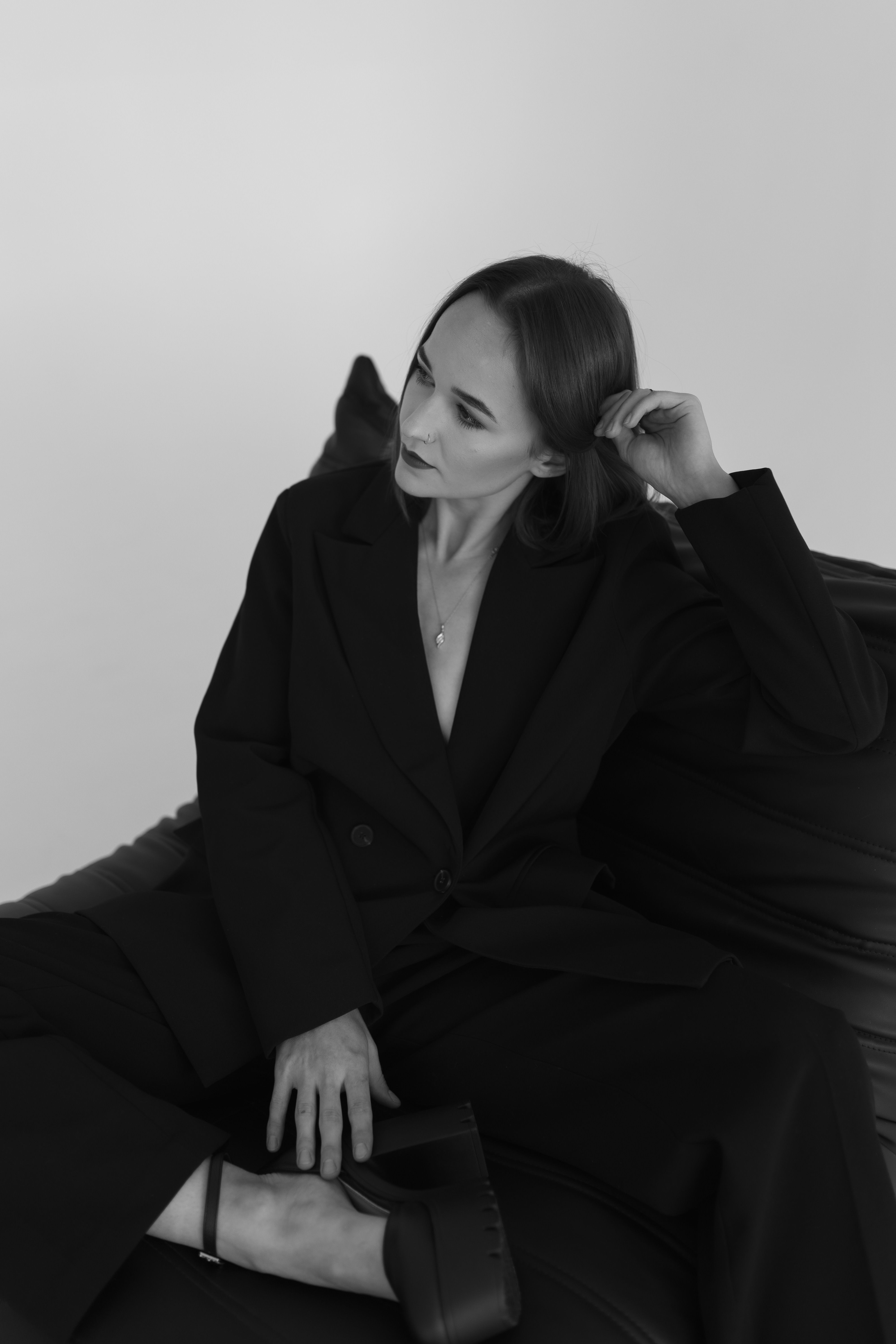 Woman Sitting in Black and White · Free Stock Photo
