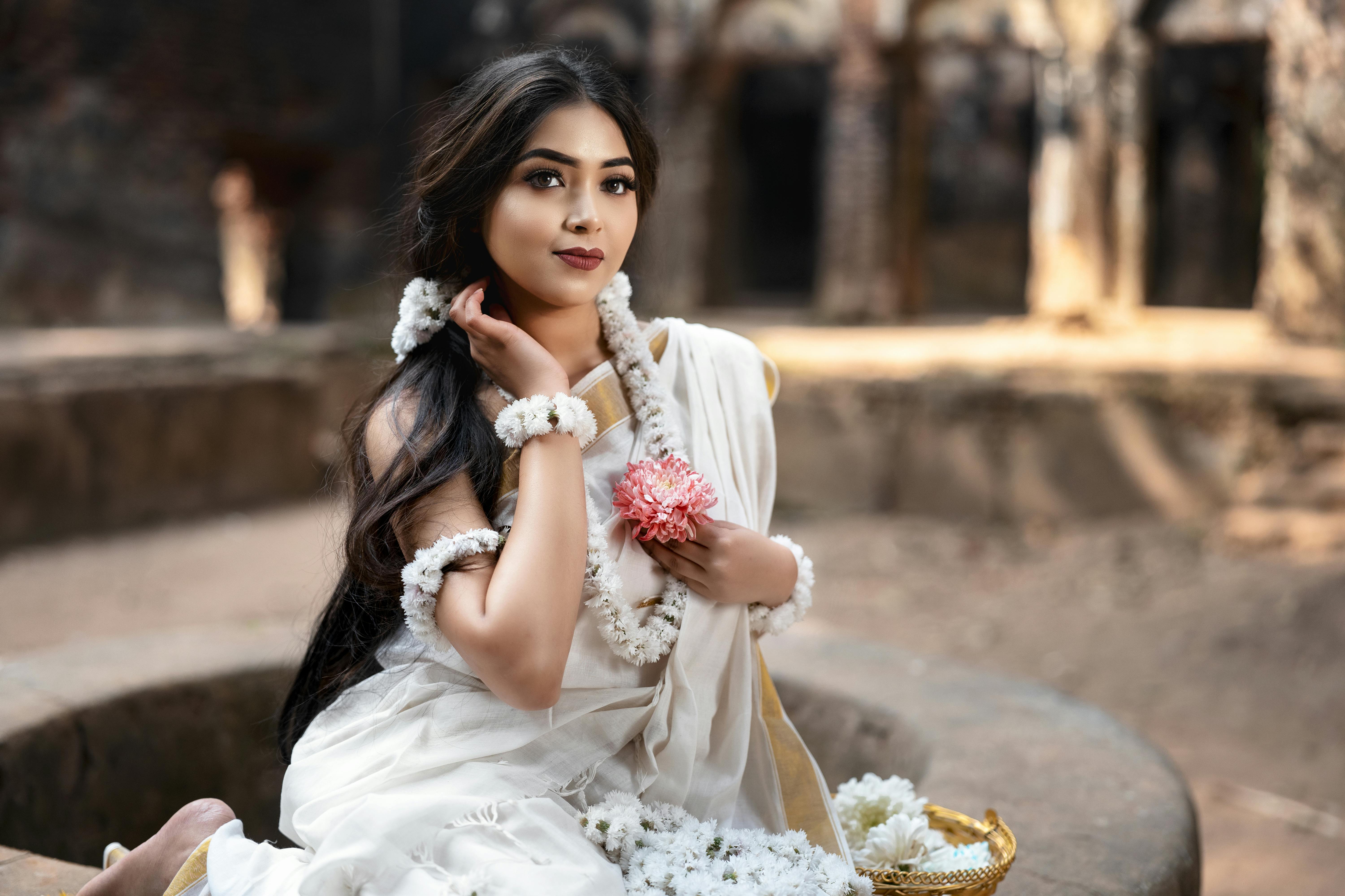 Flaying Long Scafe Indian Bride Photos, Download The BEST Free Flaying ...