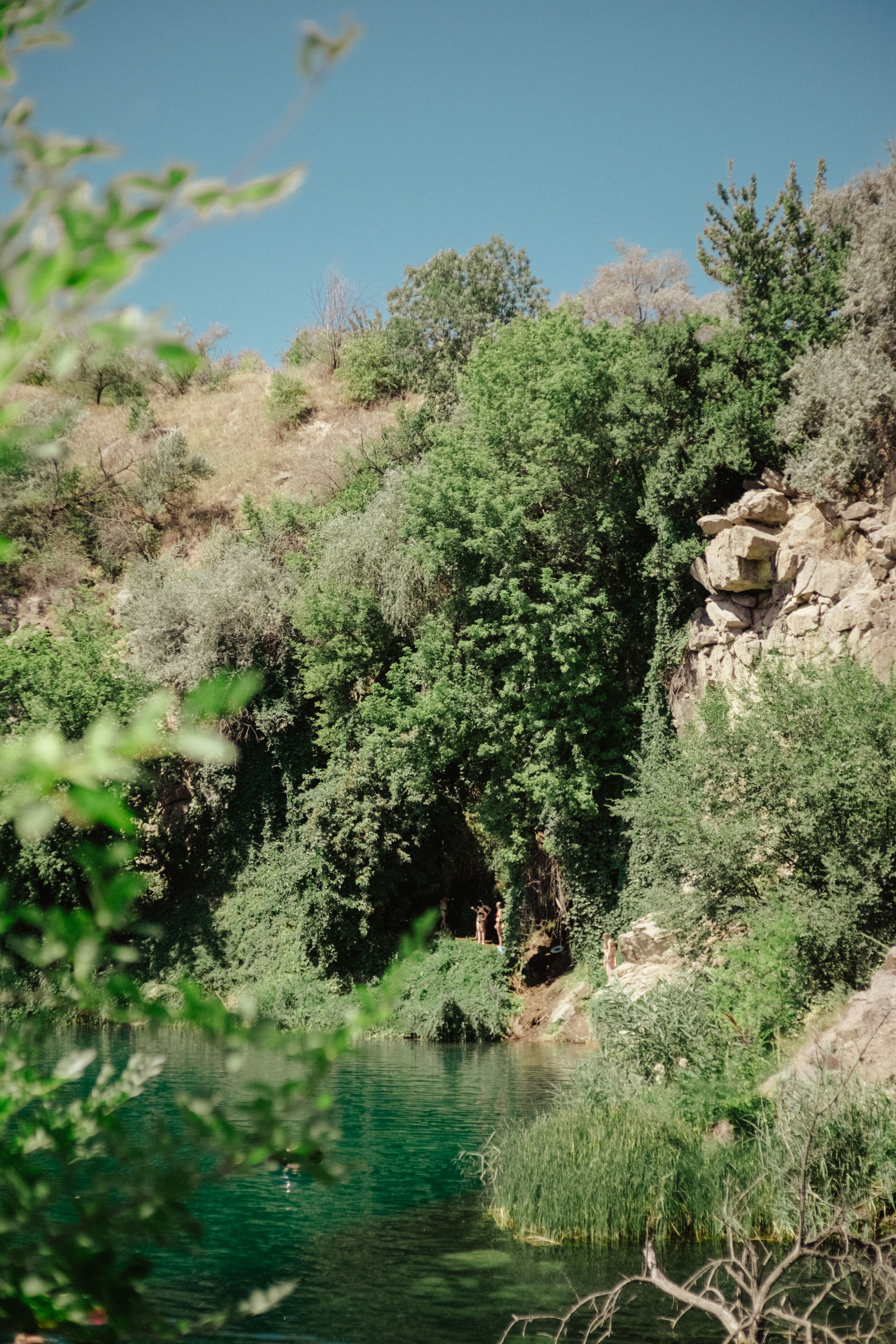 Cliff by the Lake in a Rock Quarry · Free Stock Photo