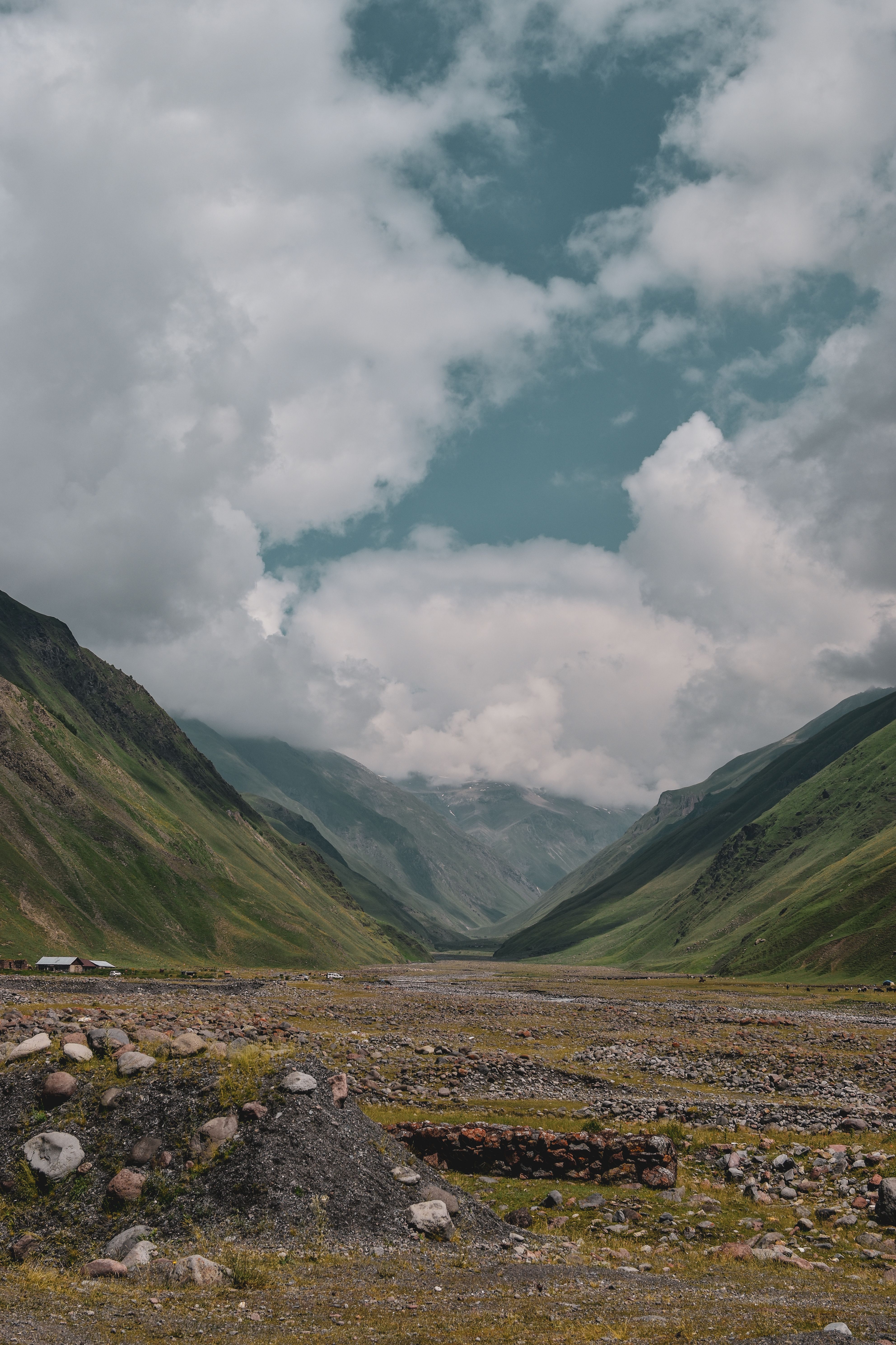 A view of a valley with mountains and clouds · Free Stock Photo