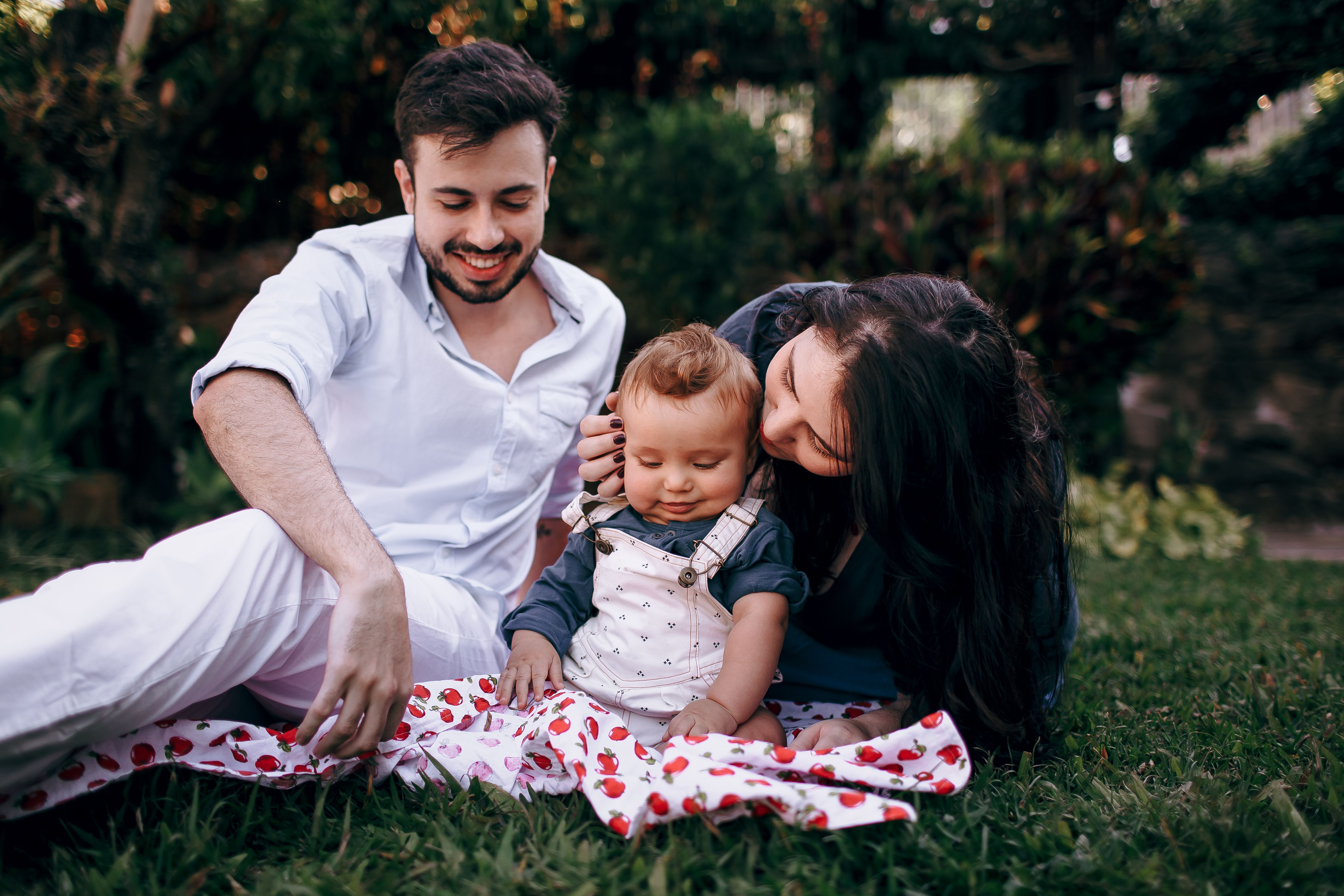 A Father And Child Playing In A Park Photos, Download The BEST Free A ...