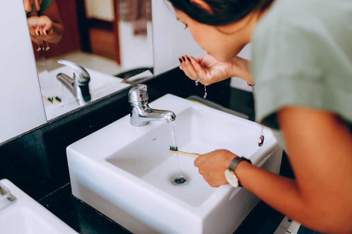 Turning Off The Water While Brushing Teeth Photos, Download The BEST ...
