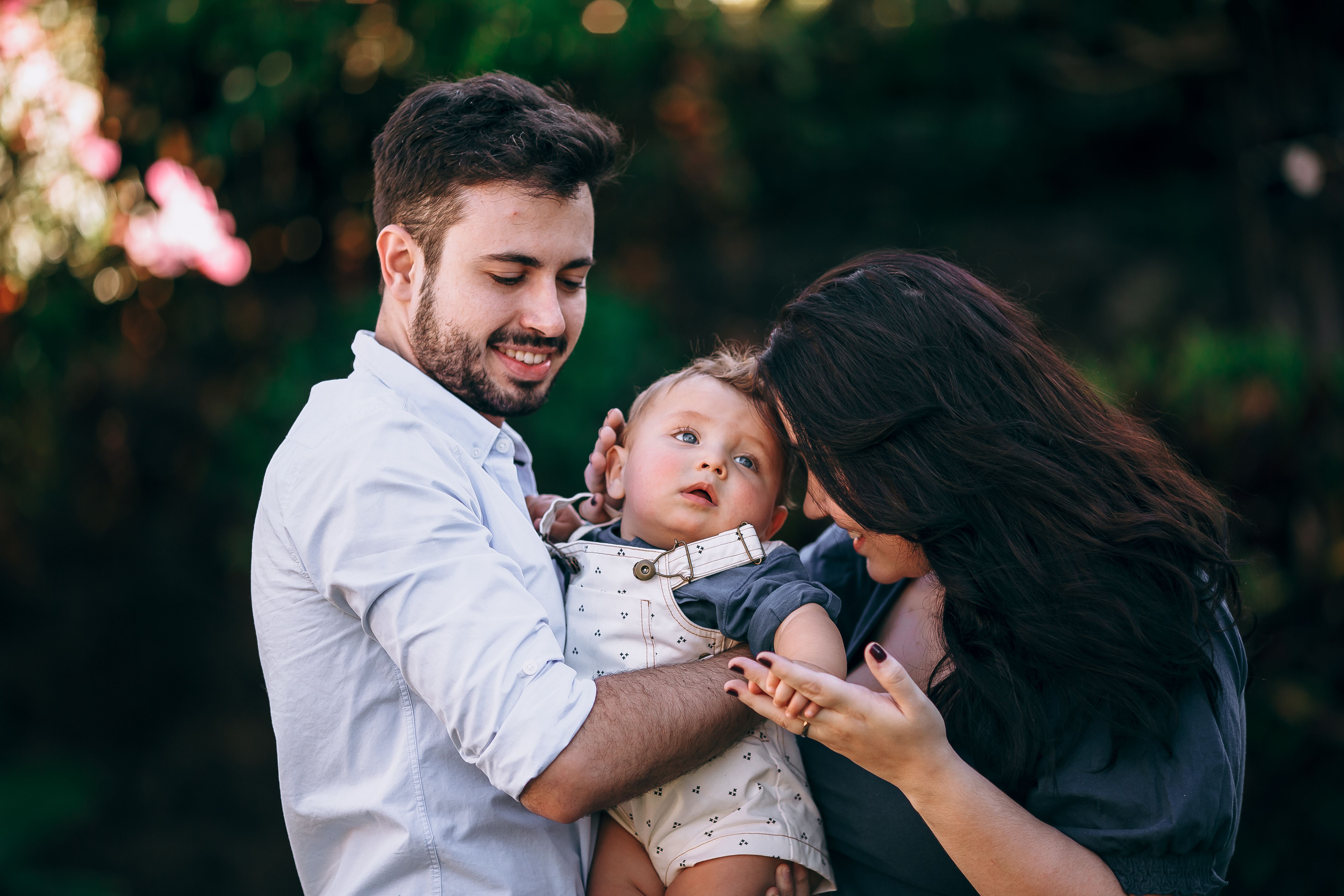 Happy Family Moment in the Park · Free Stock Photo