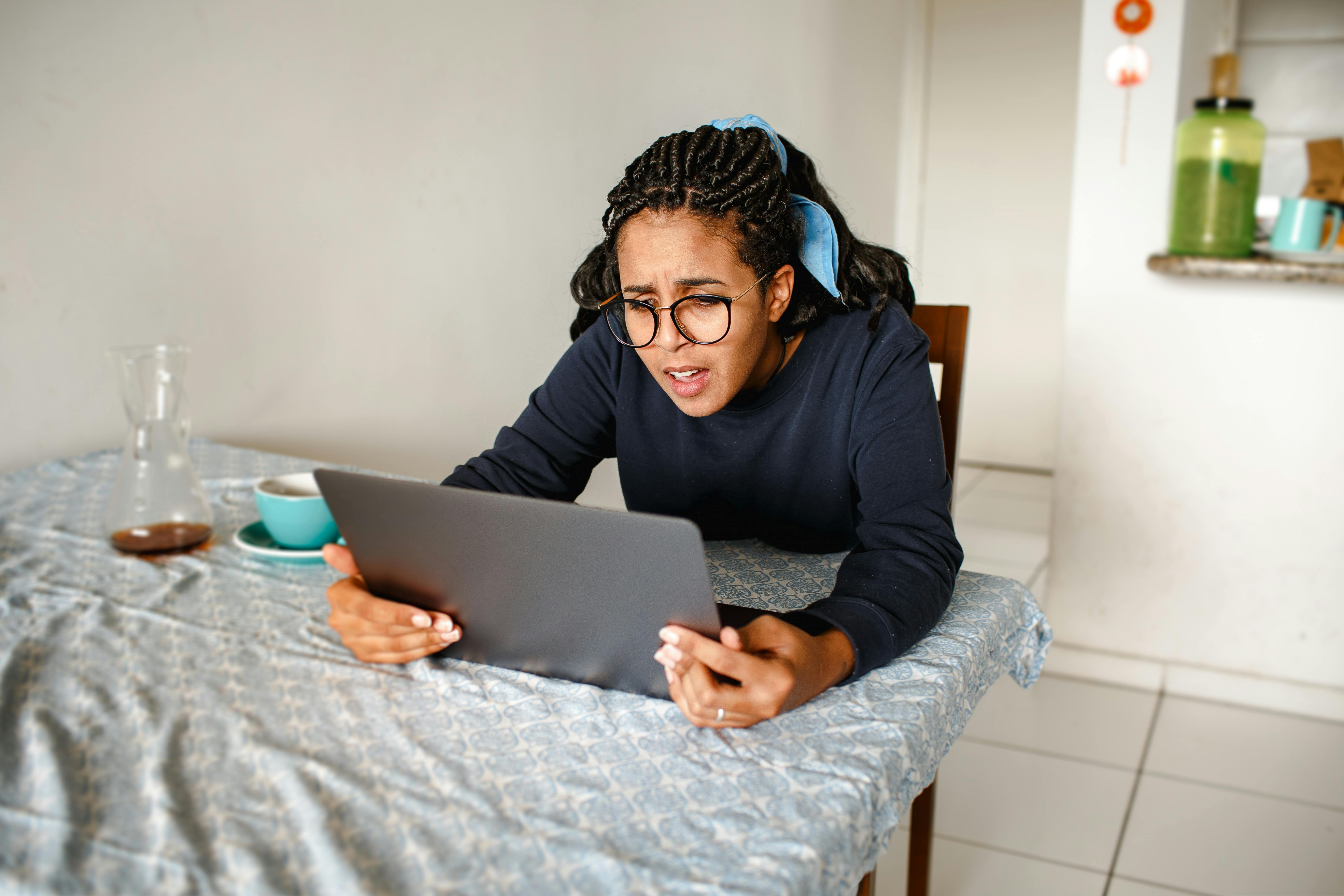 400.000+ beste Persoon Achter Computer foto's · 100% gratis downloaden ...