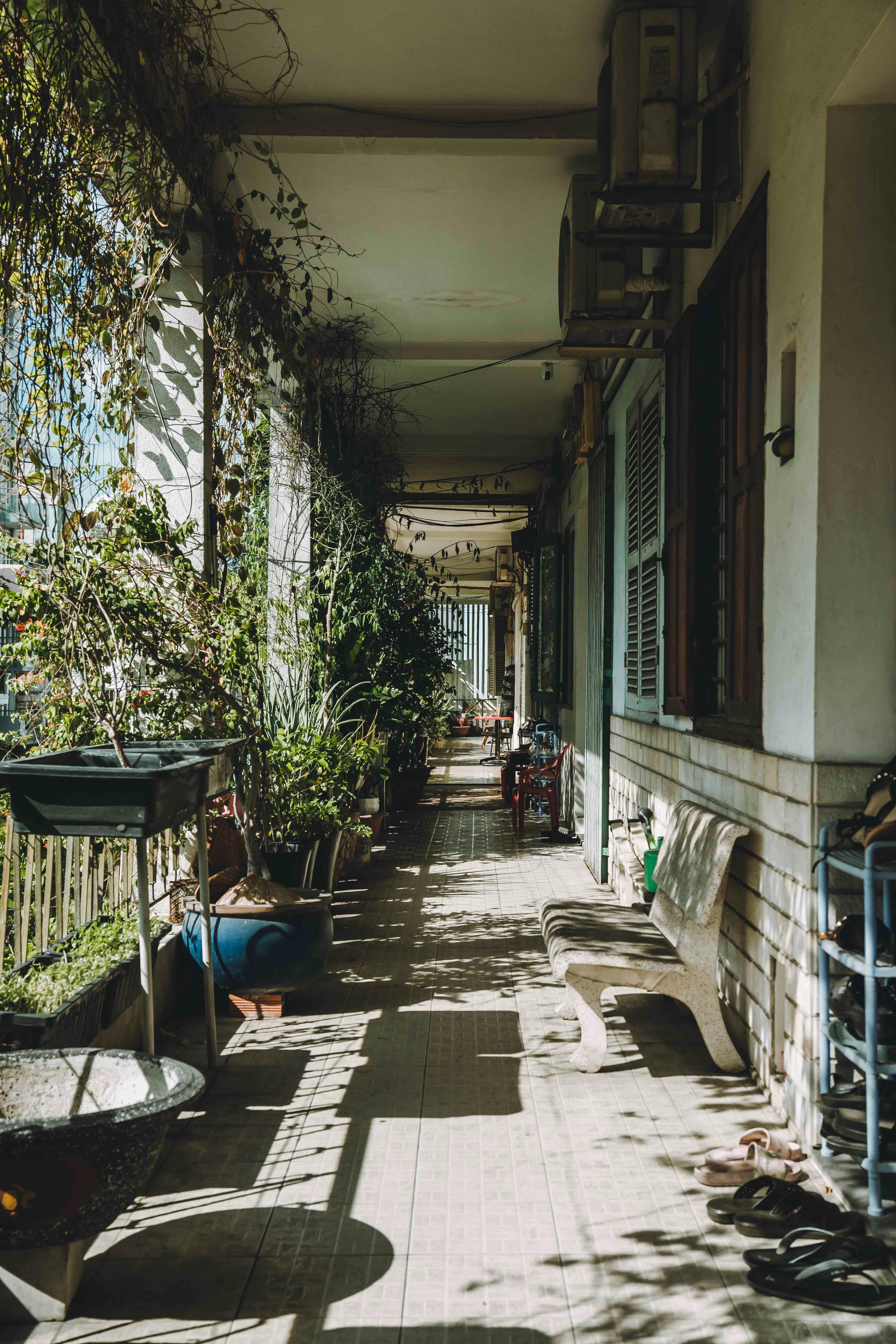 Sunlit House Porch · Free Stock Photo