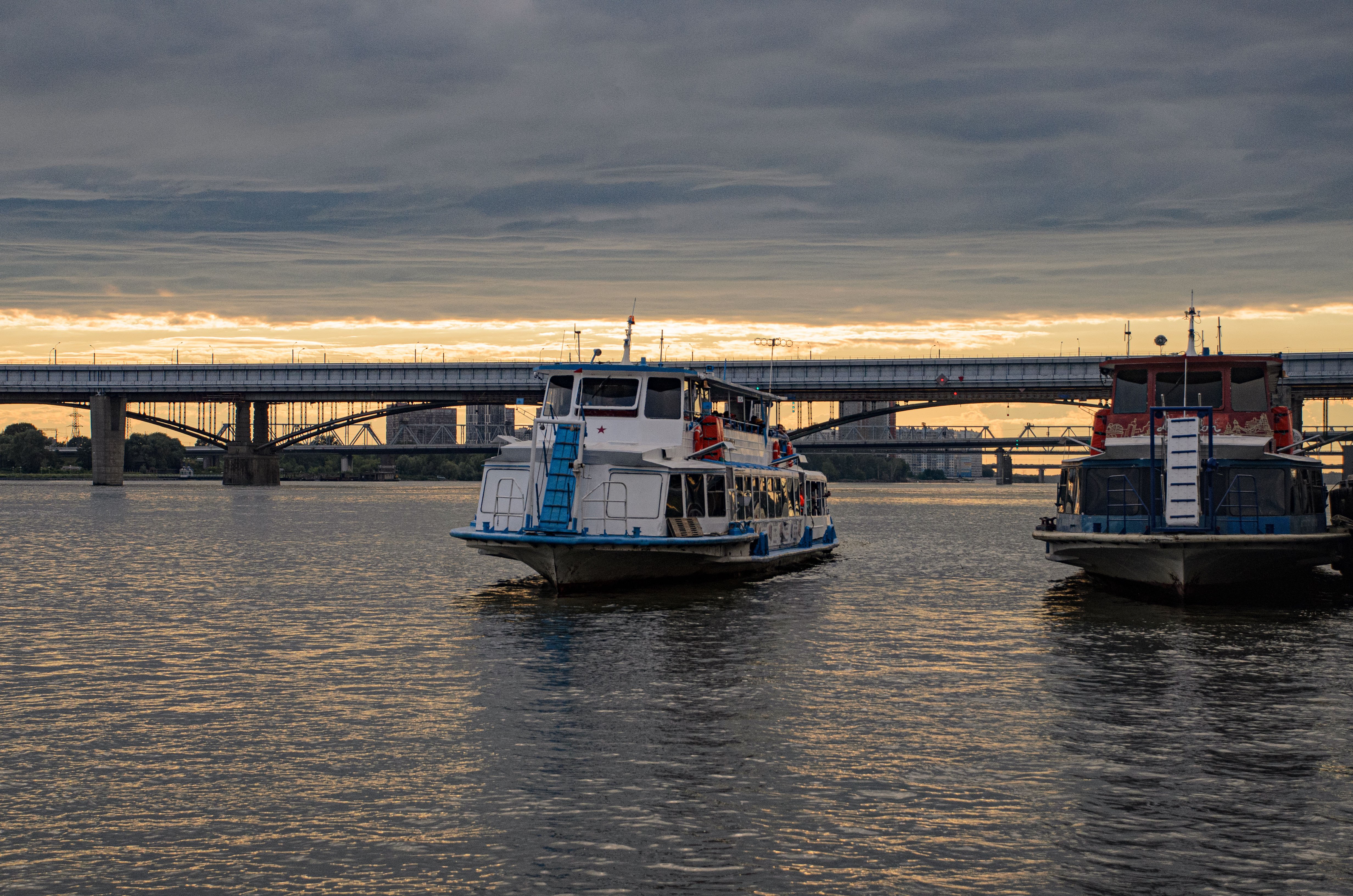 View of Ferries on a River in a City at Sunset · Free Stock Photo