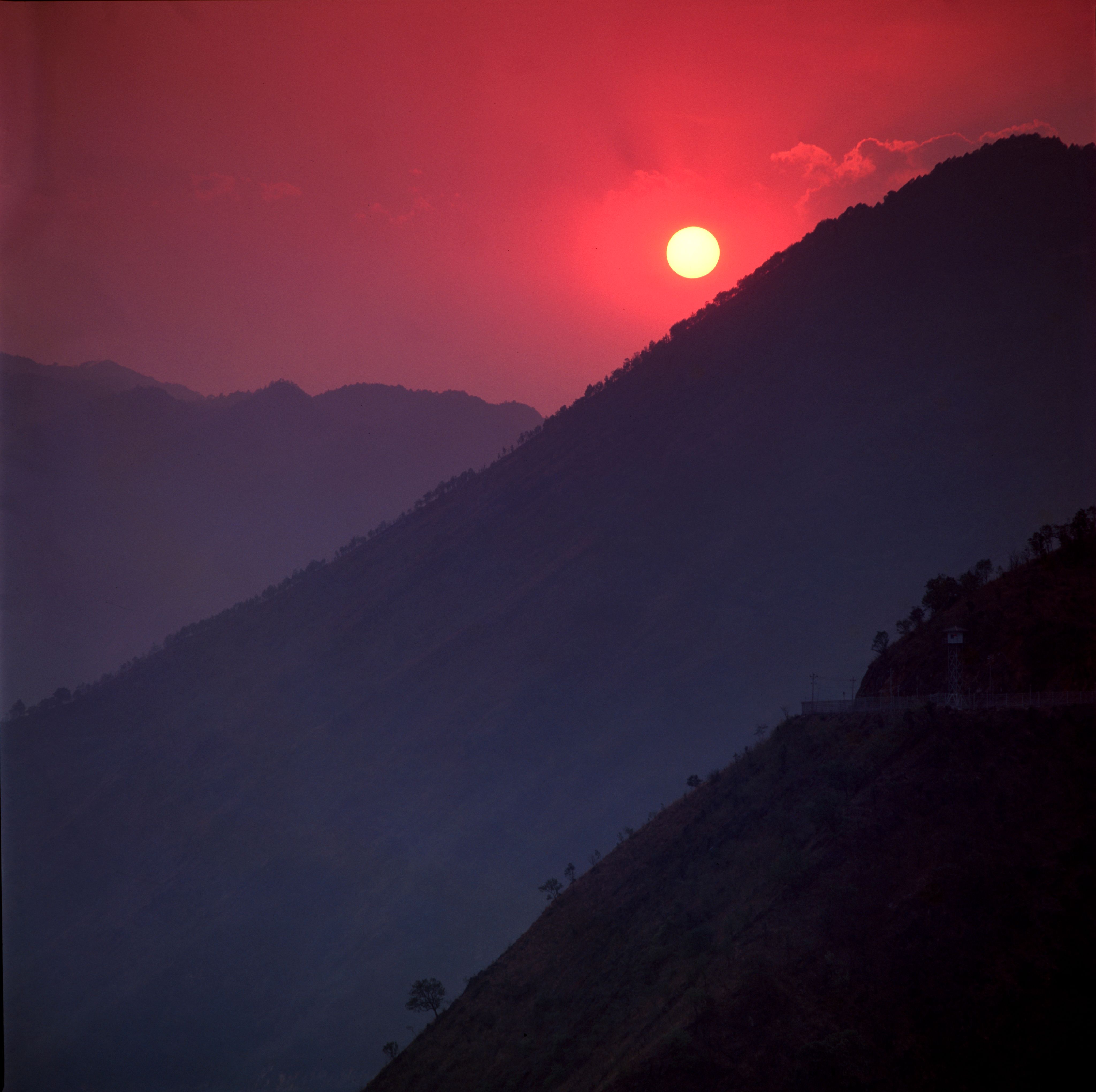 Red Sky over Hills at Dusk · Free Stock Photo