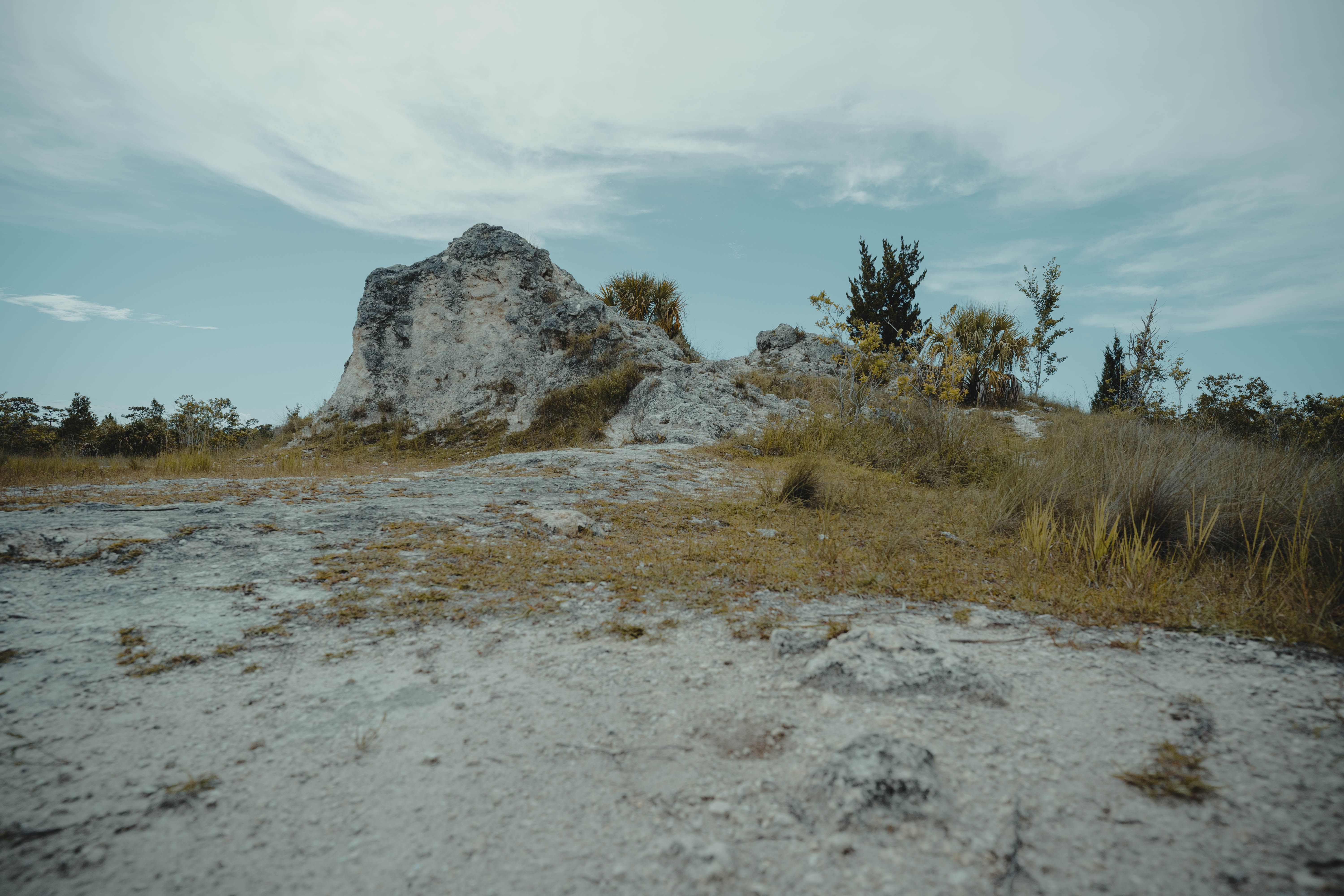 A rock formation in the middle of a field · Free Stock Photo