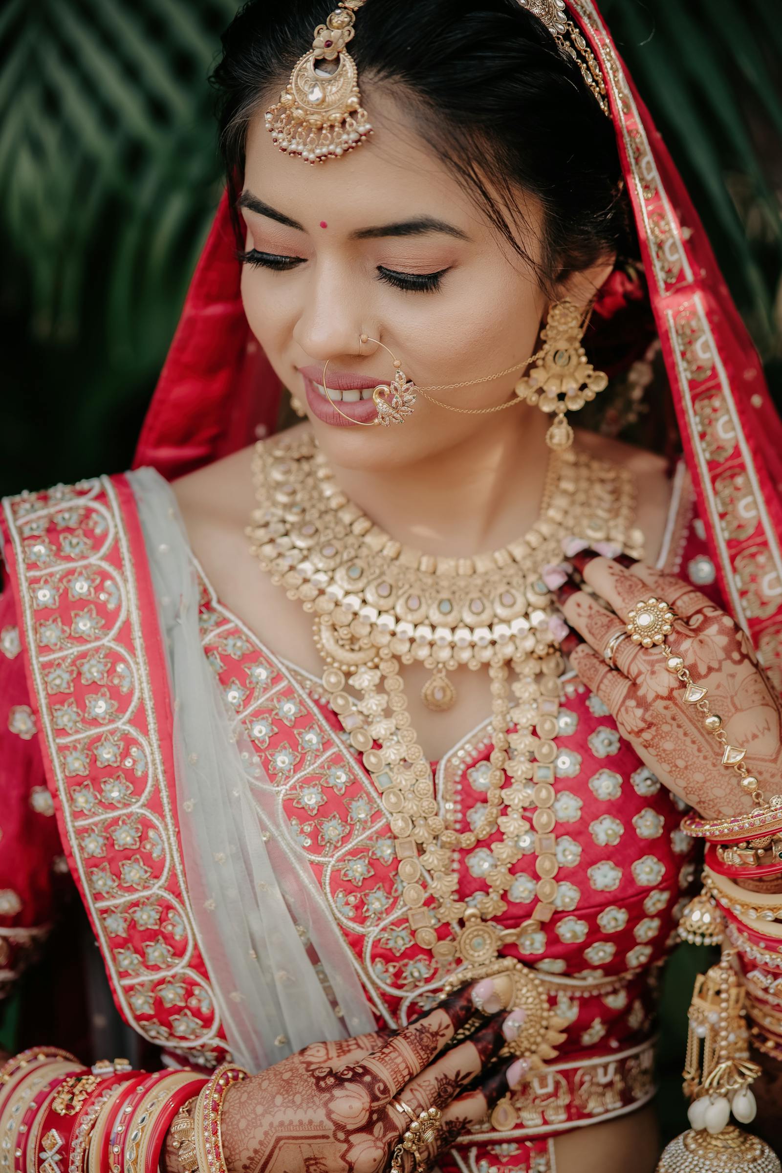 Indian Cleavage Photos, Download The BEST Free Indian Cleavage Stock ...