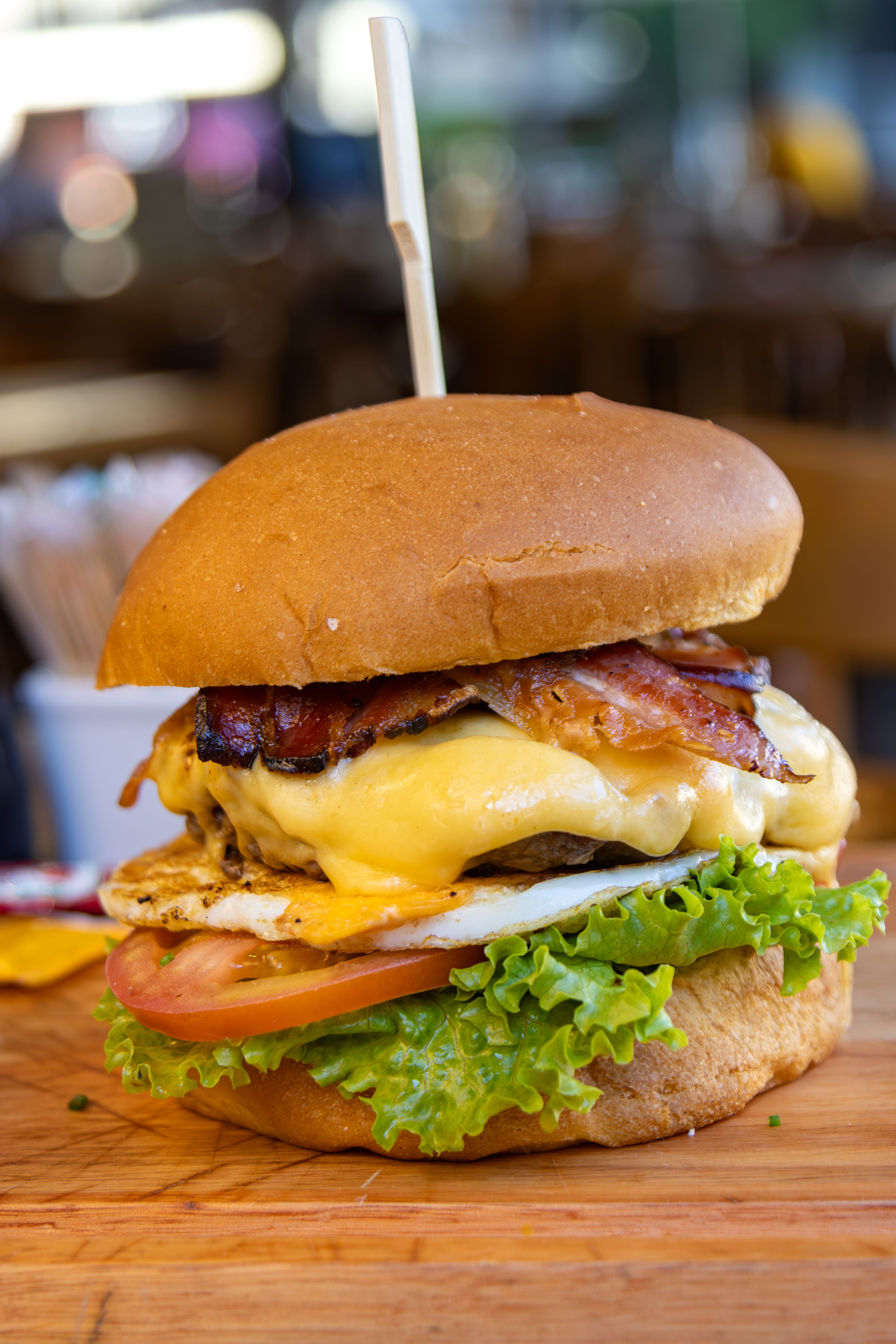 Cheeseburger with Meat and Vegetables · Free Stock Photo