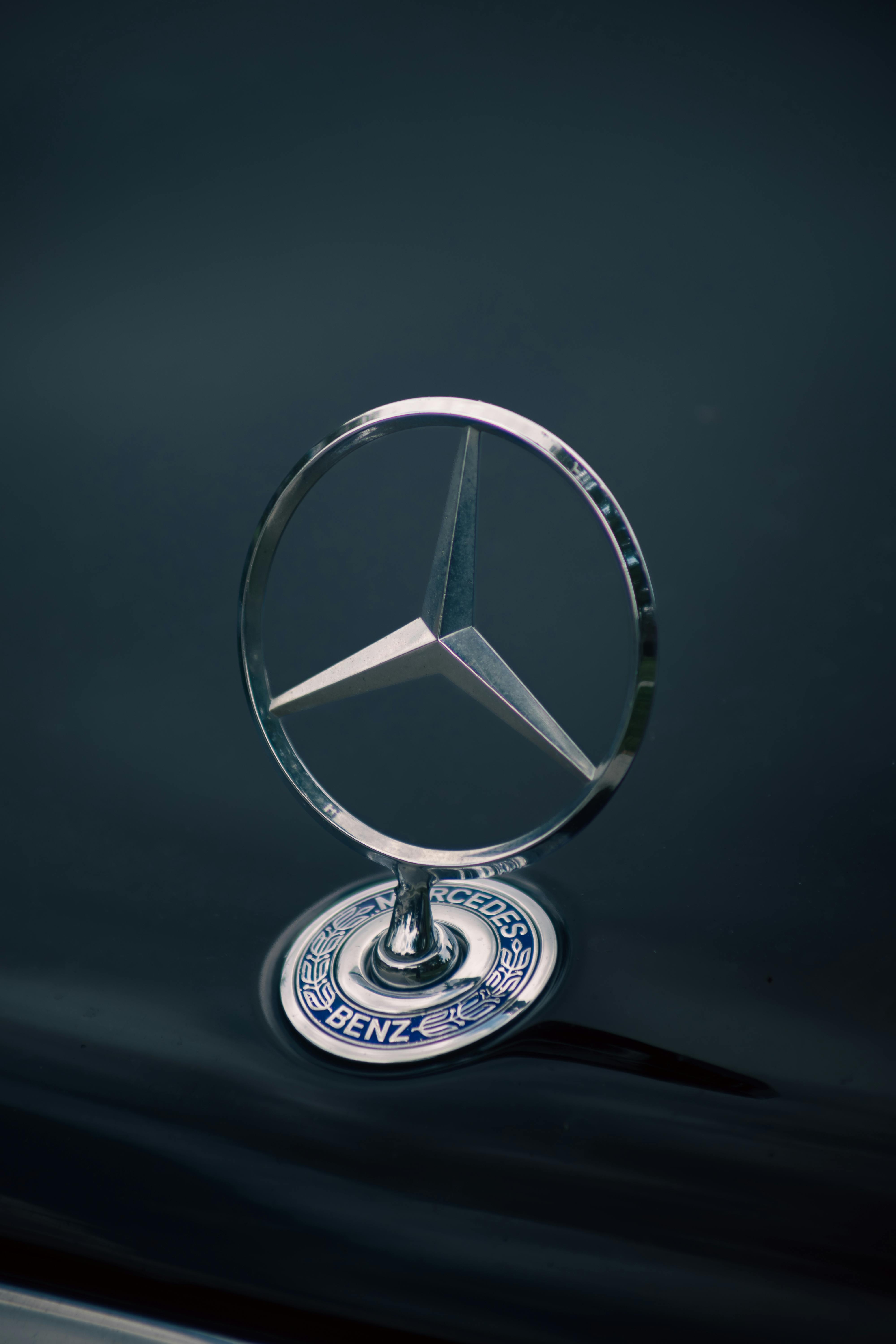 Close-up of a Mercedes Logo · Free Stock Photo