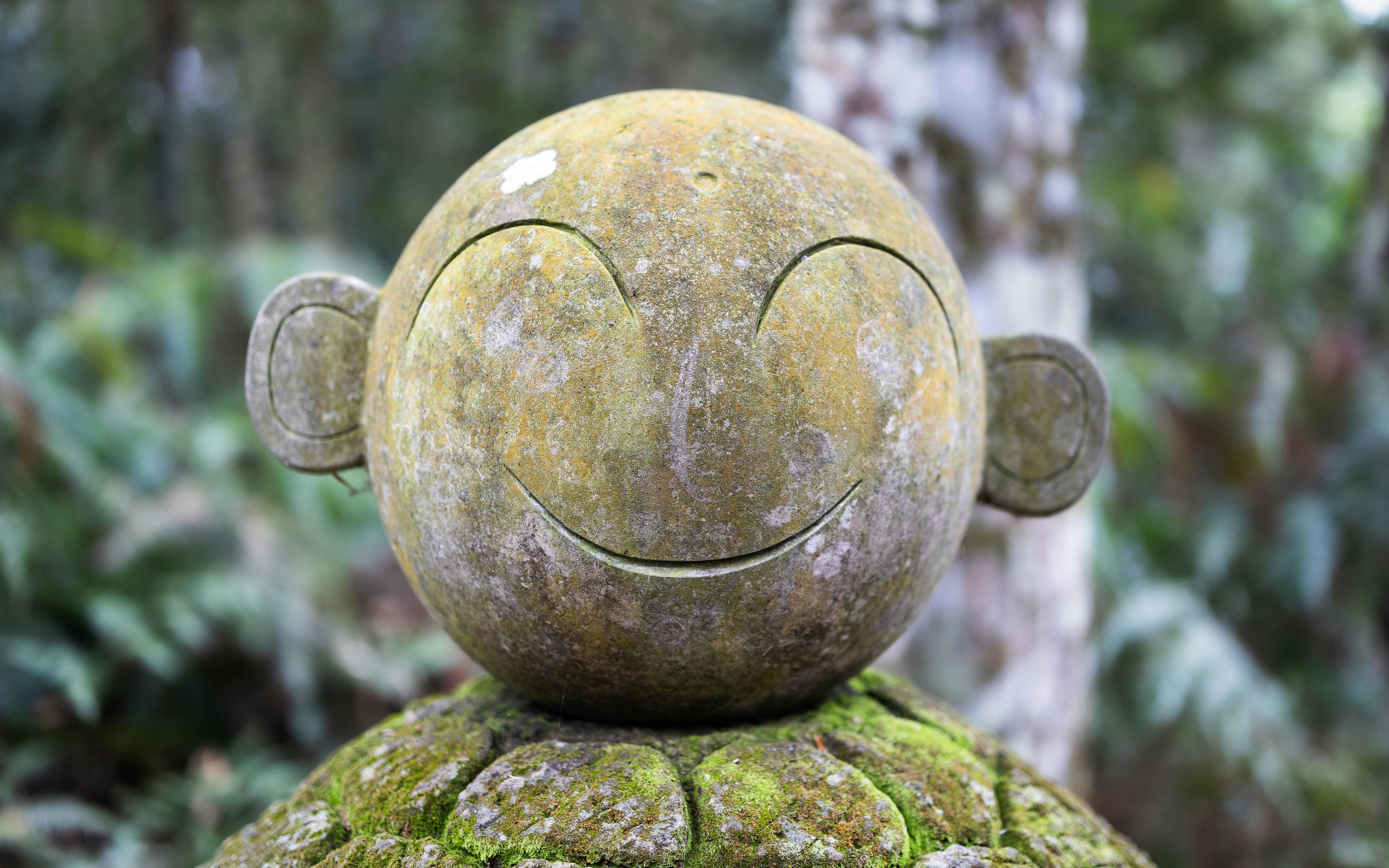 Stone Statue of Smiling Head · Free Stock Photo