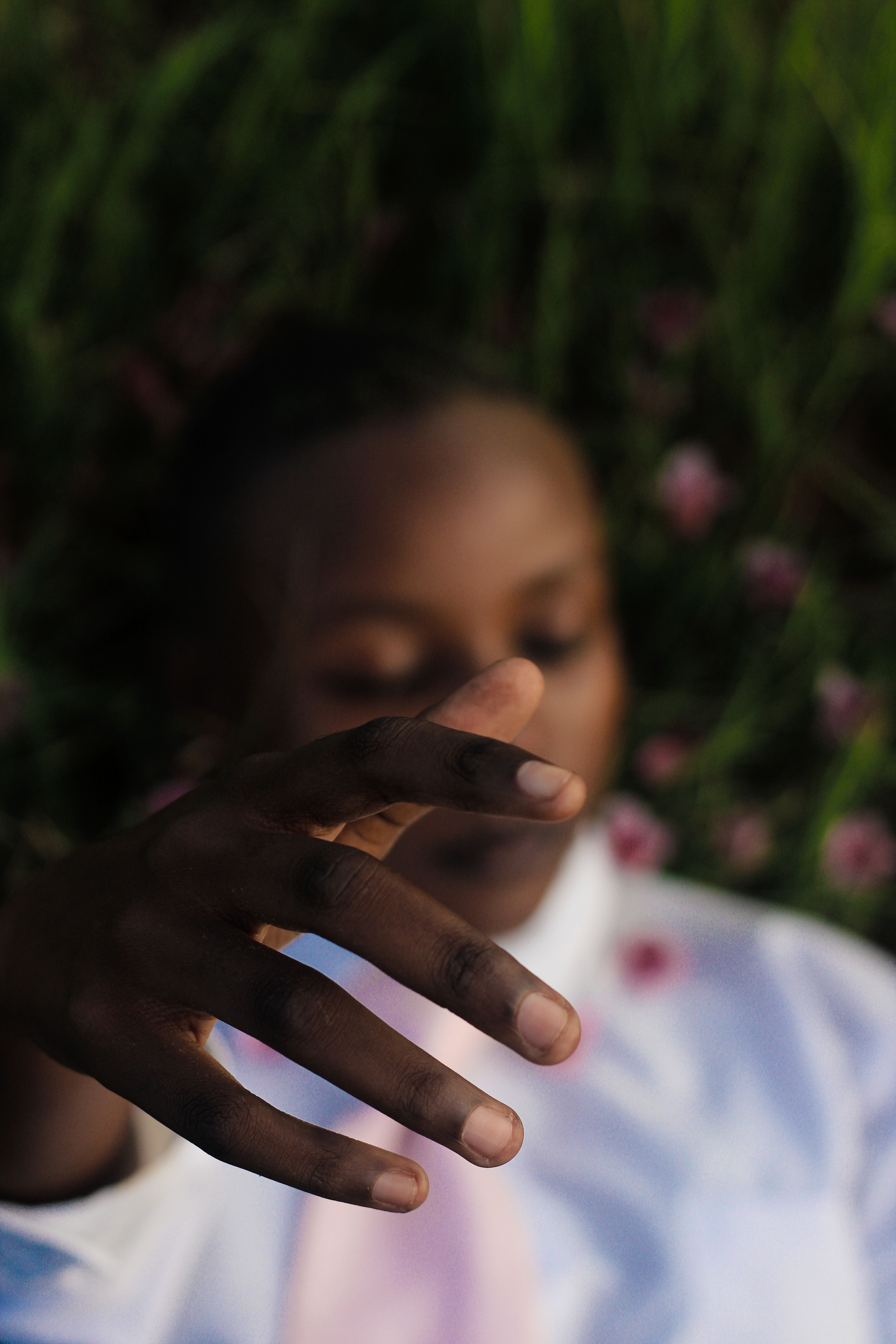 A person is holding their hand out · Free Stock Photo