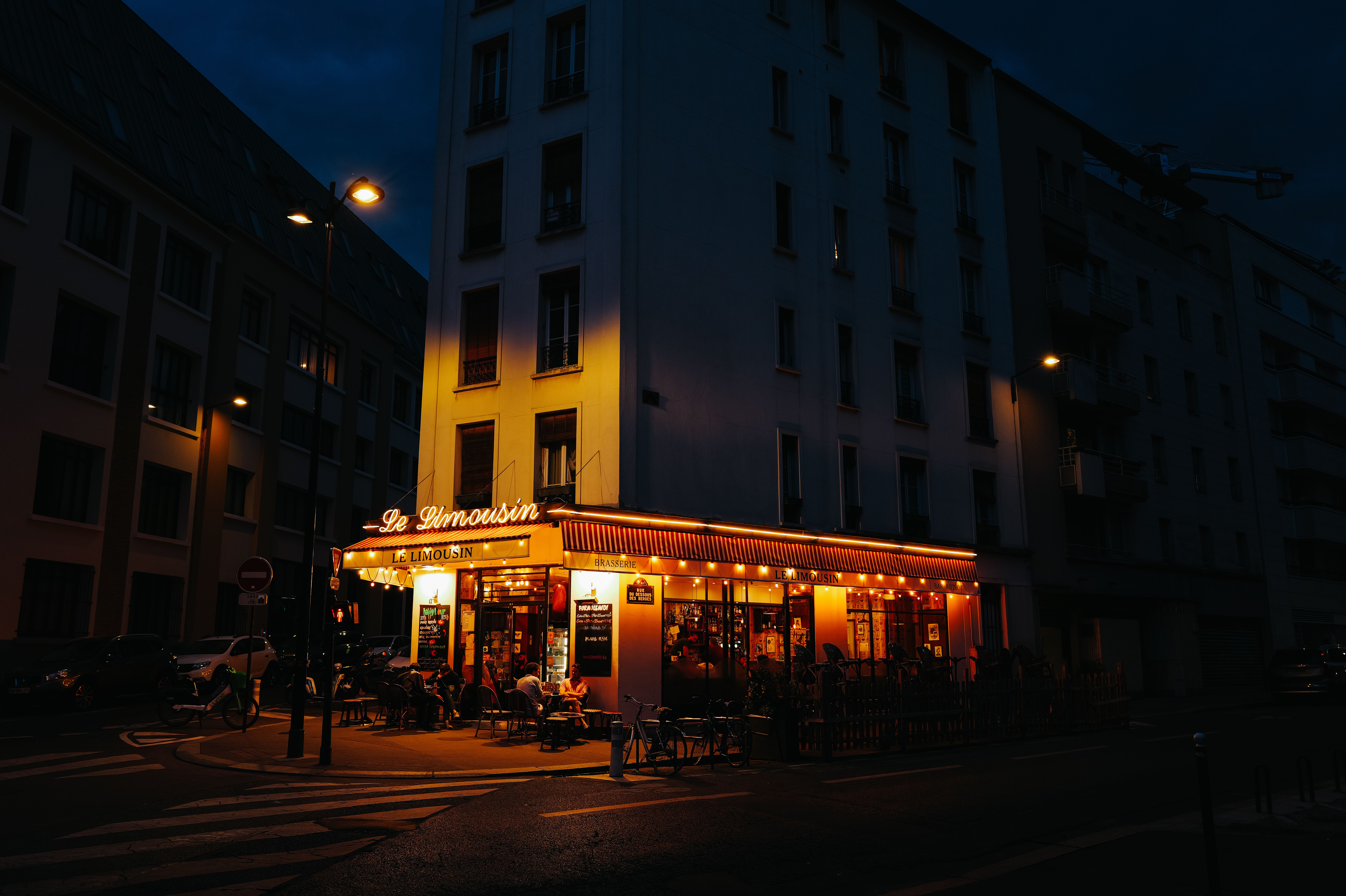 A restaurant at night with lights on the building · Free Stock Photo