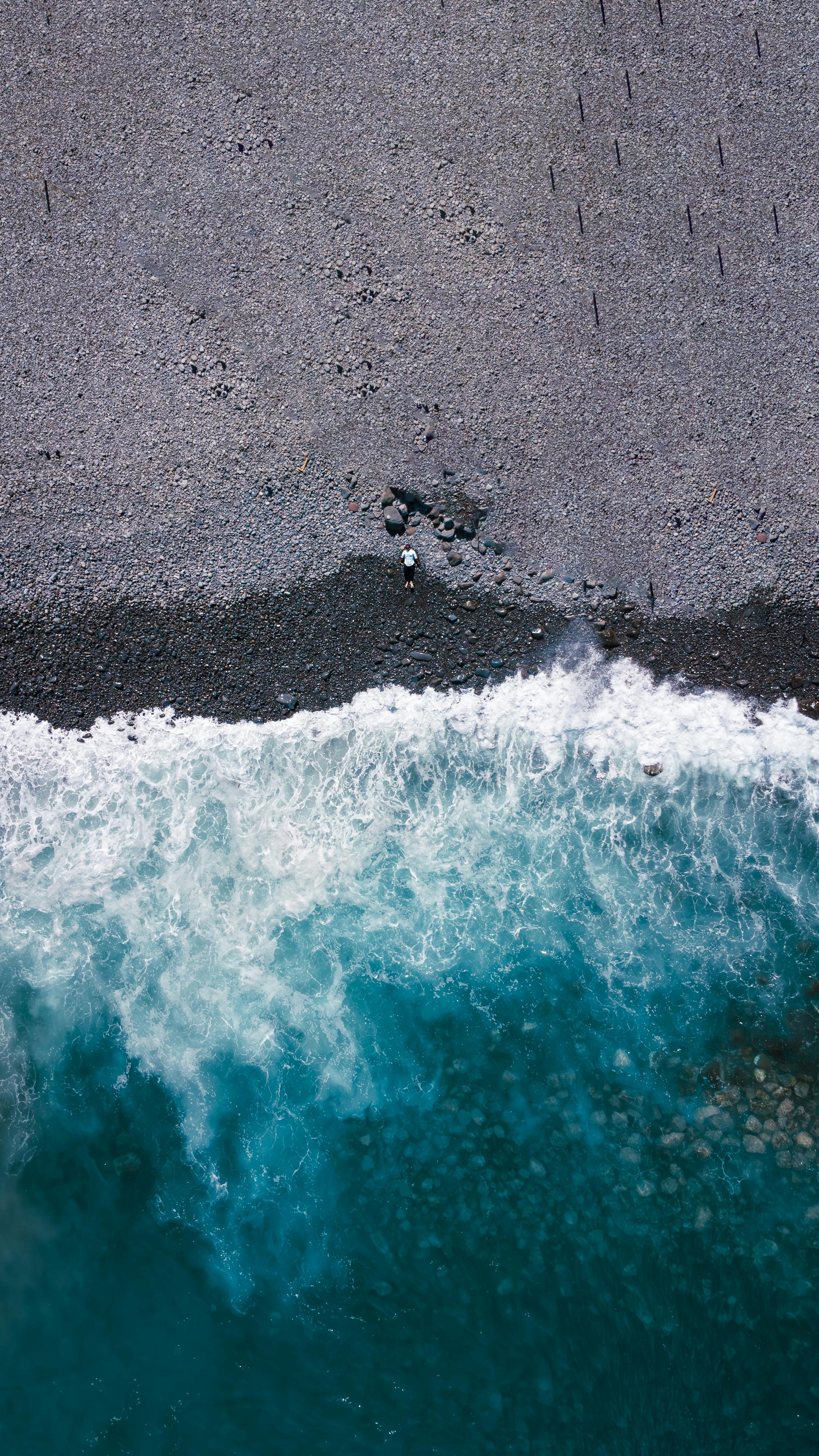 Wave Washing Black Beach · Free Stock Photo
