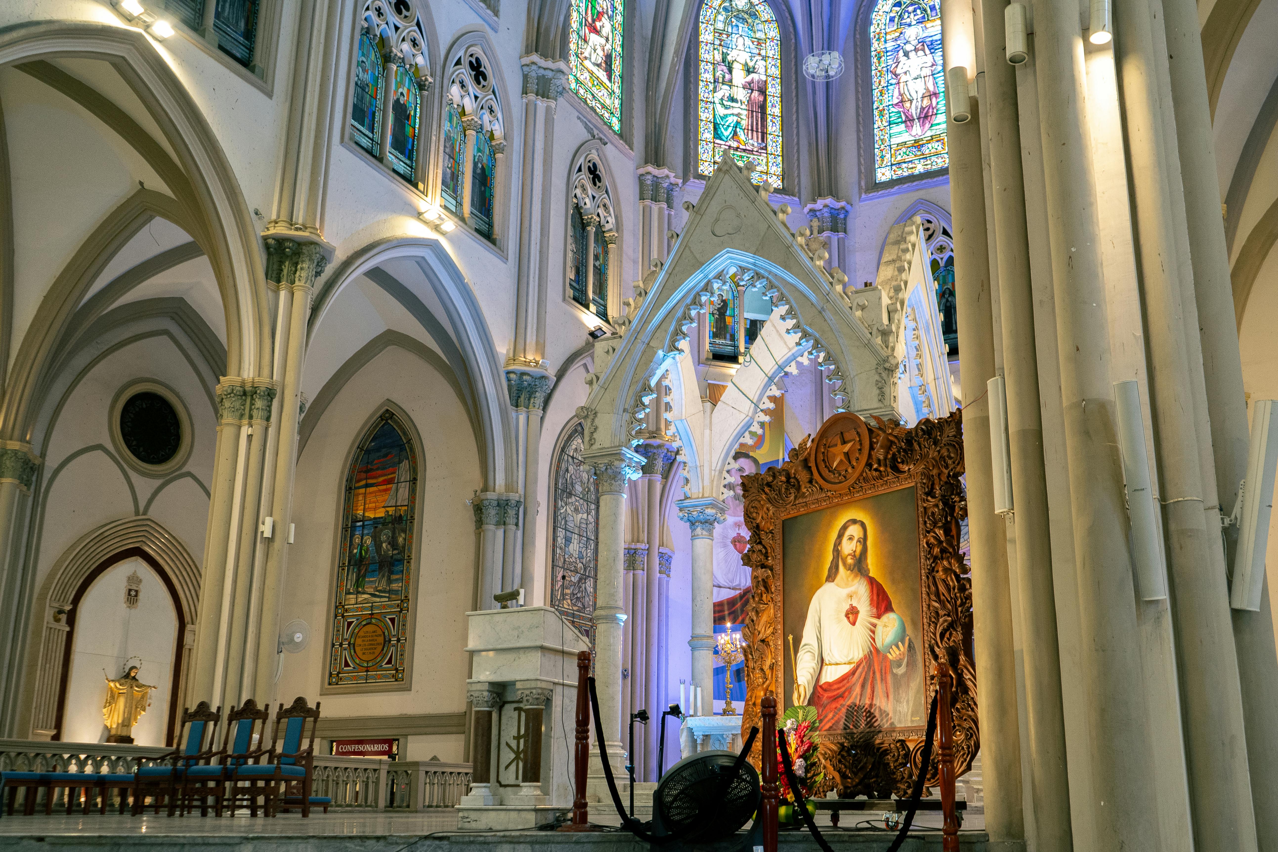 Kostenloses Foto zum Thema: altar, anbetung, architektur, bogen ...