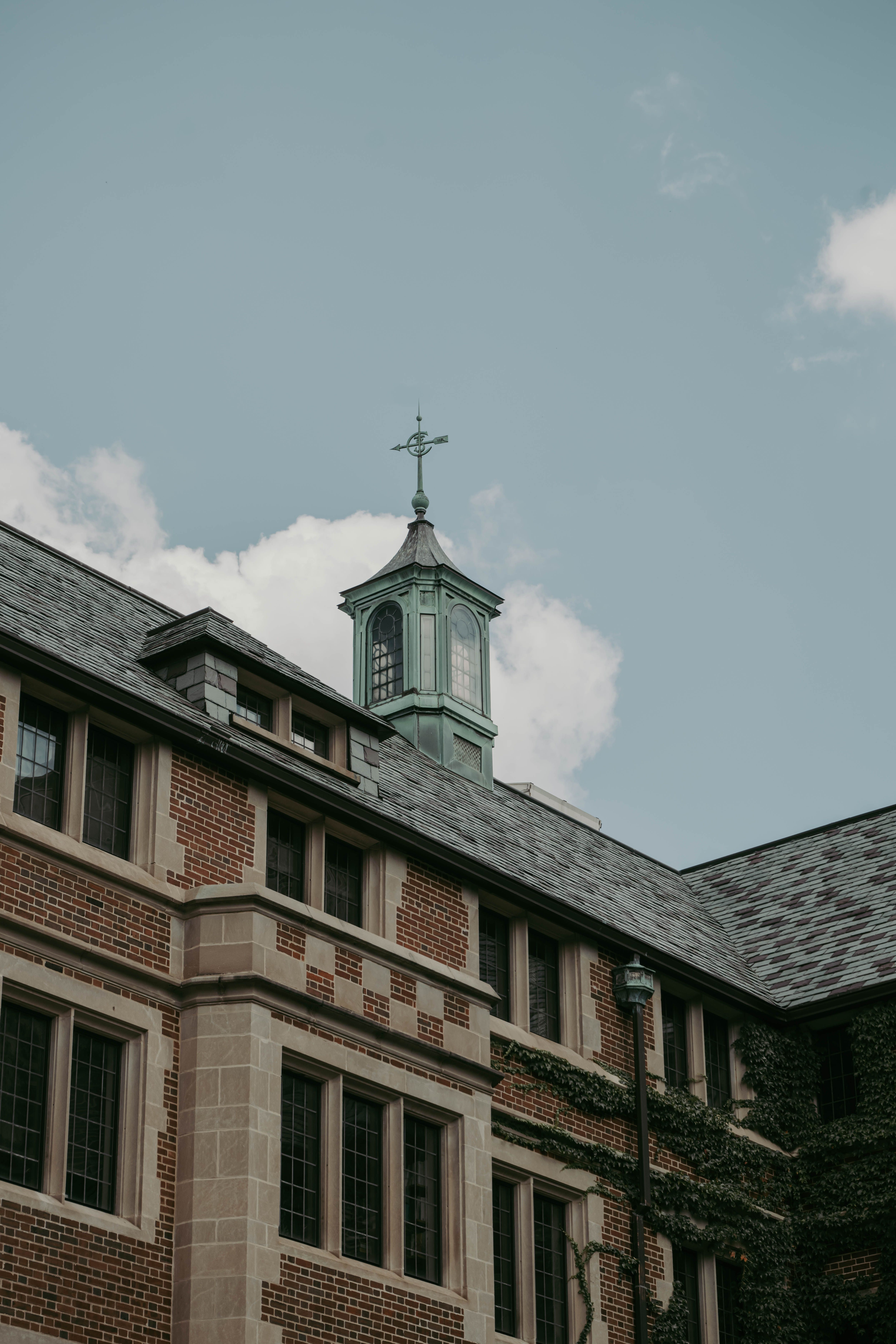 A church steeple on top of a building · Free Stock Photo