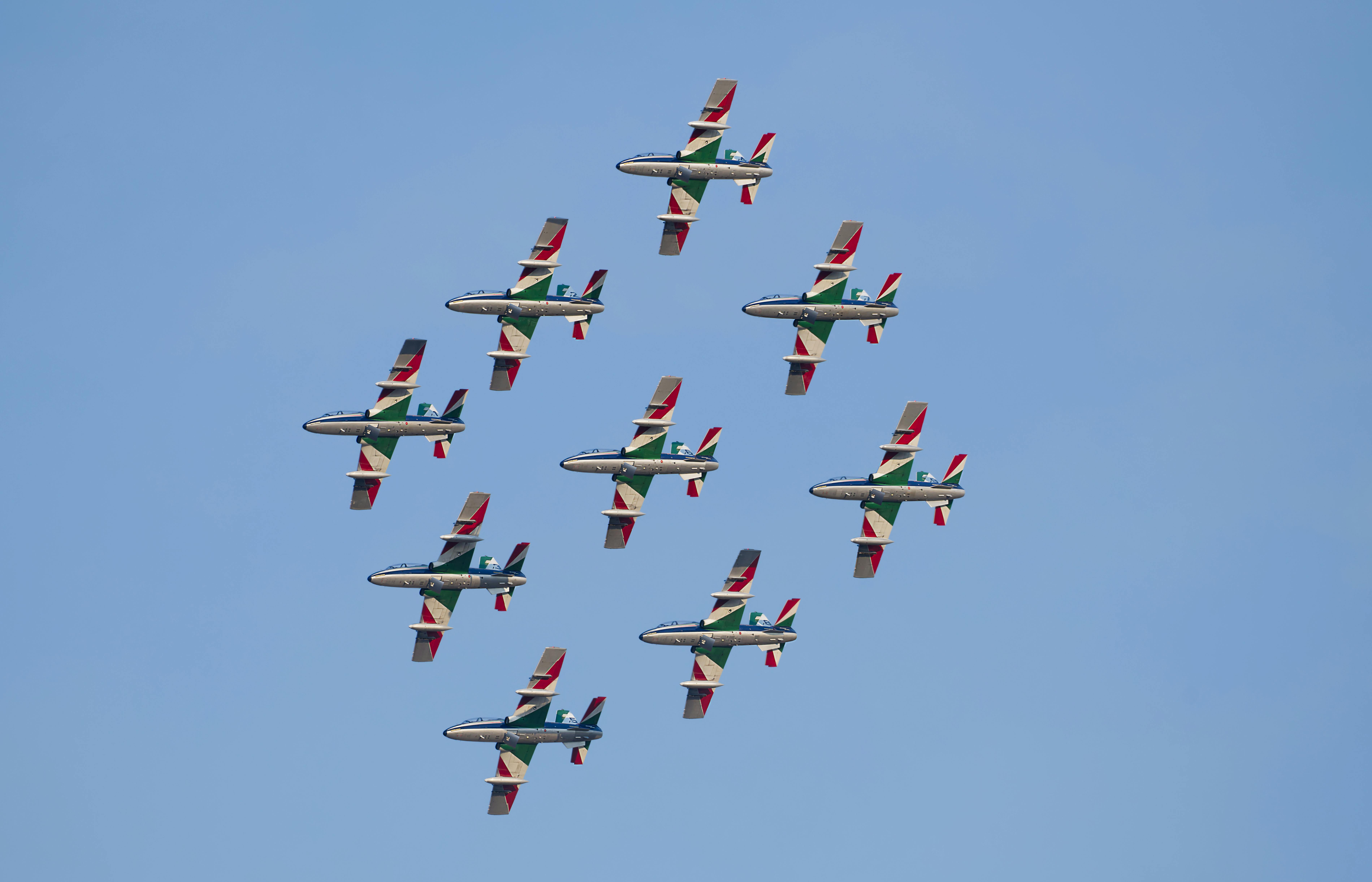 A group of planes flying in formation · Free Stock Photo