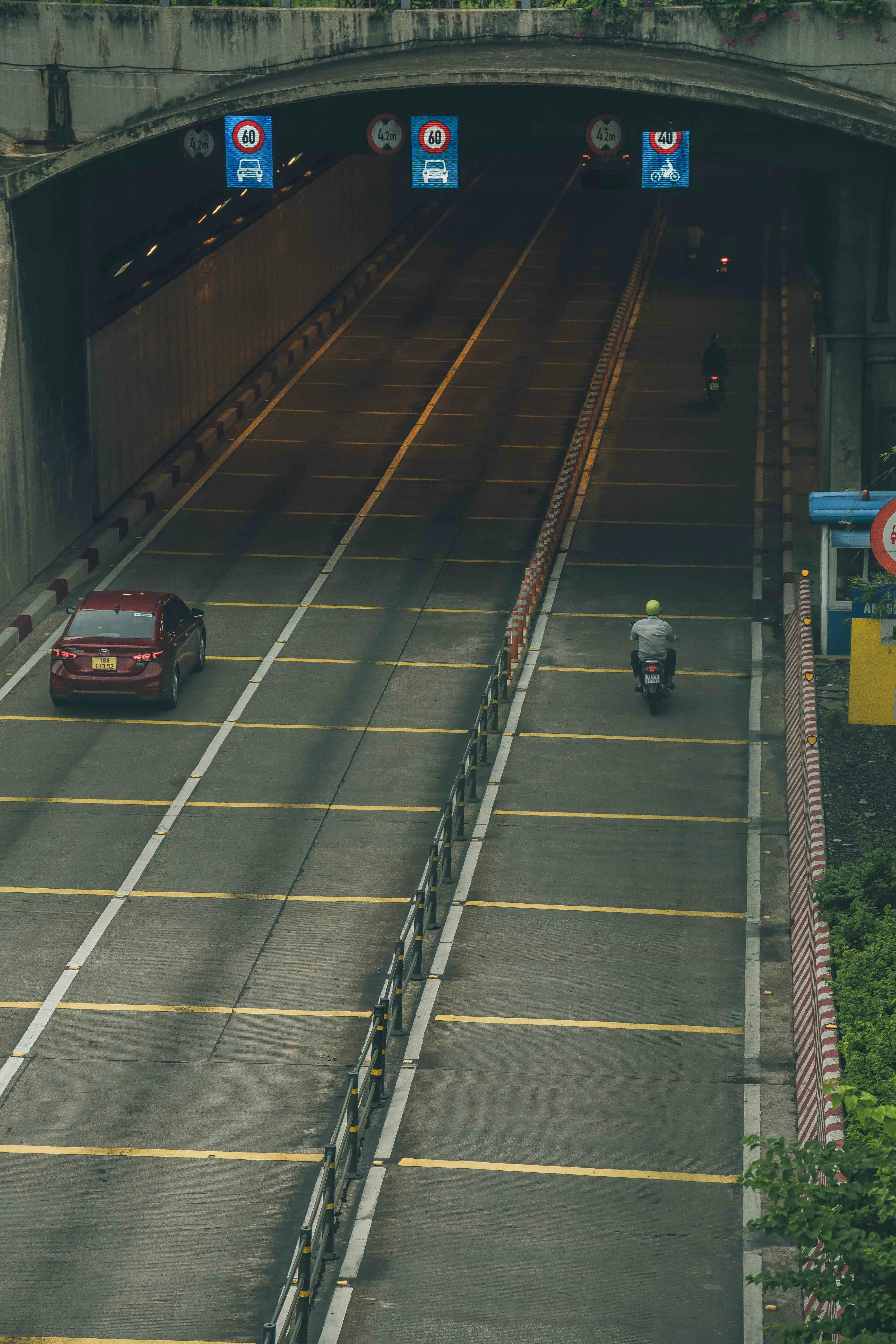 Urban Scene with Traffic Sign and Concrete Staircase · Free Stock Photo