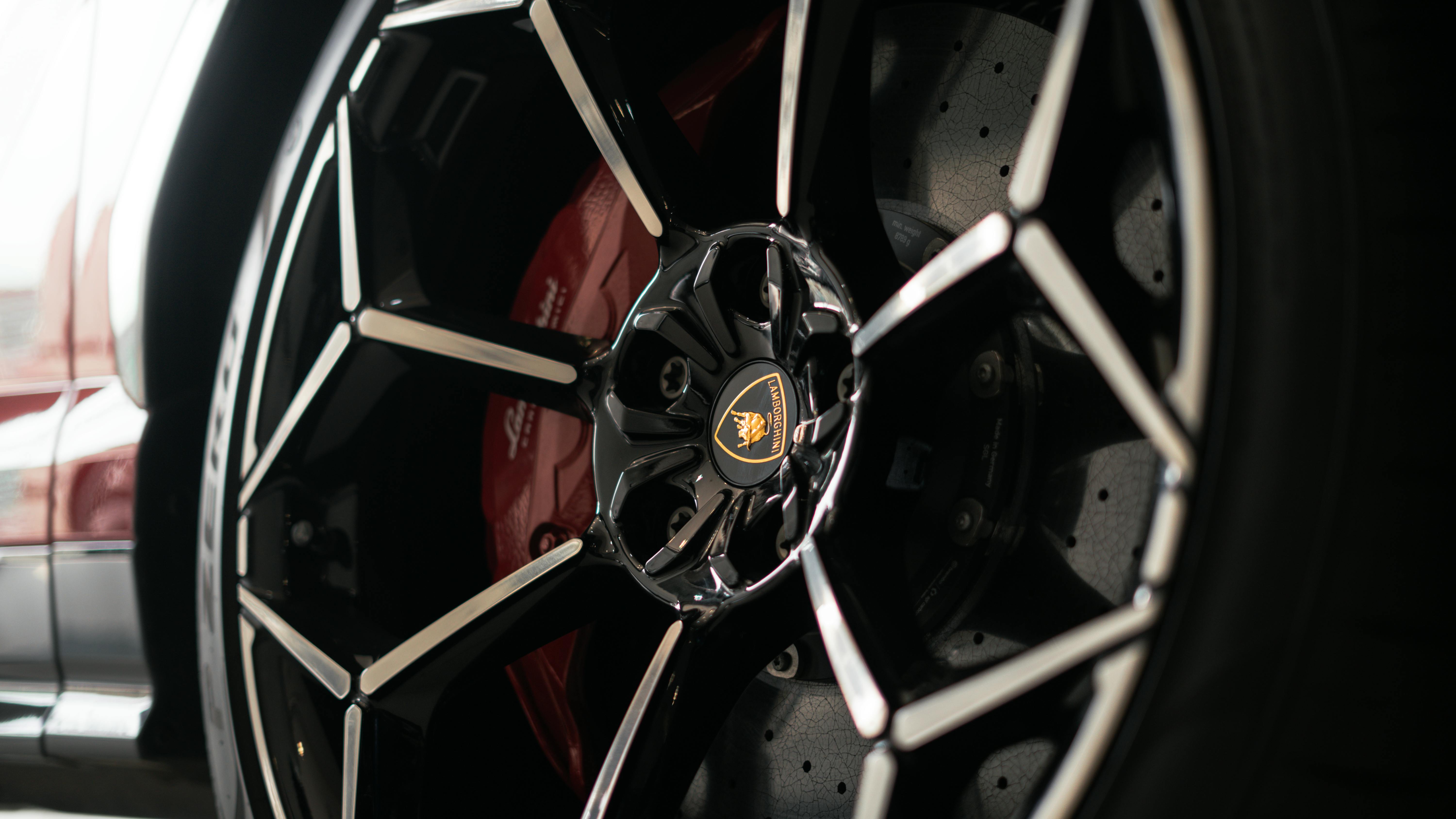 Extreme Close-up of a Lamborghini Tire · Free Stock Photo