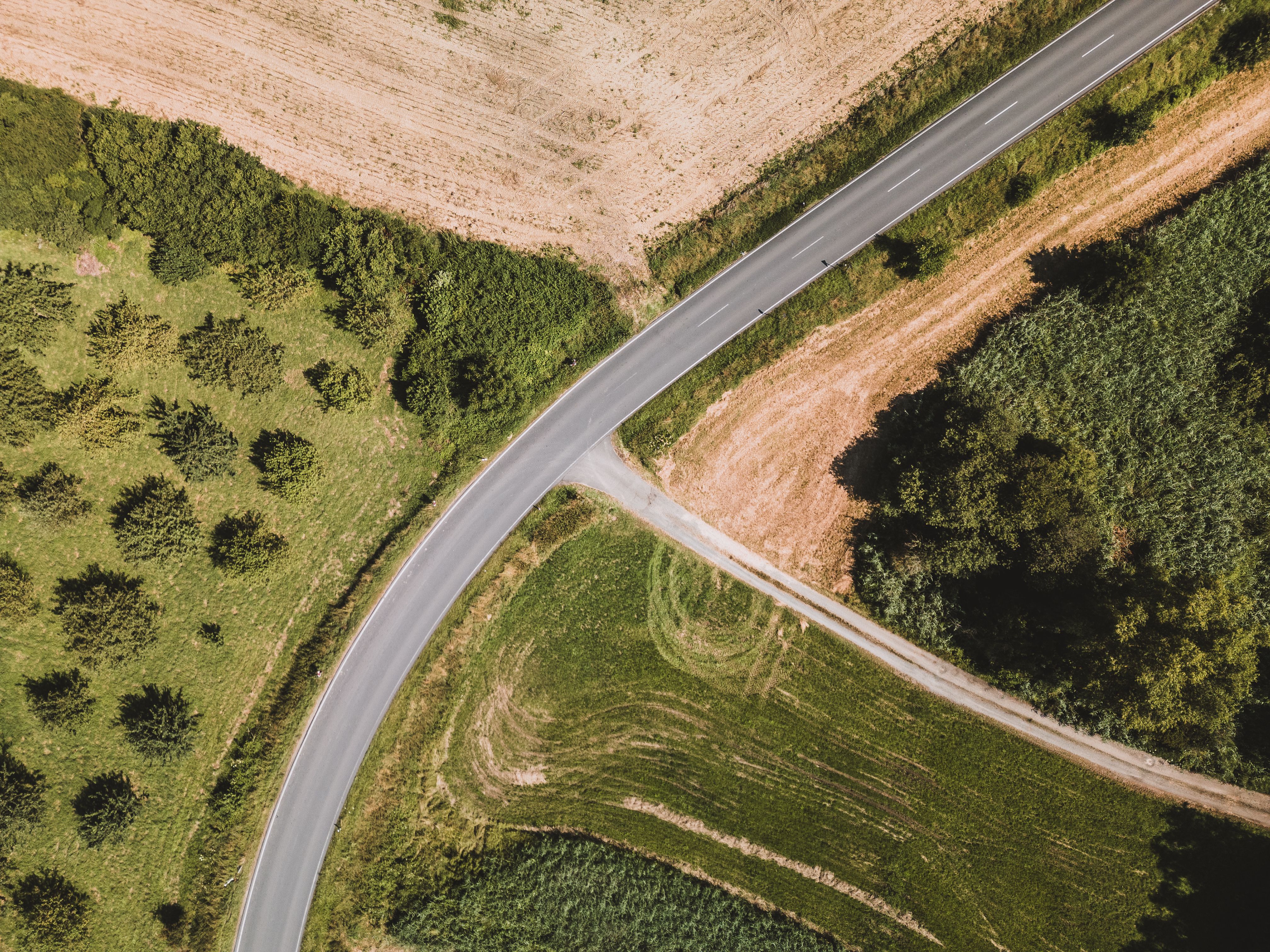 Road on Field in Countryside · Free Stock Photo