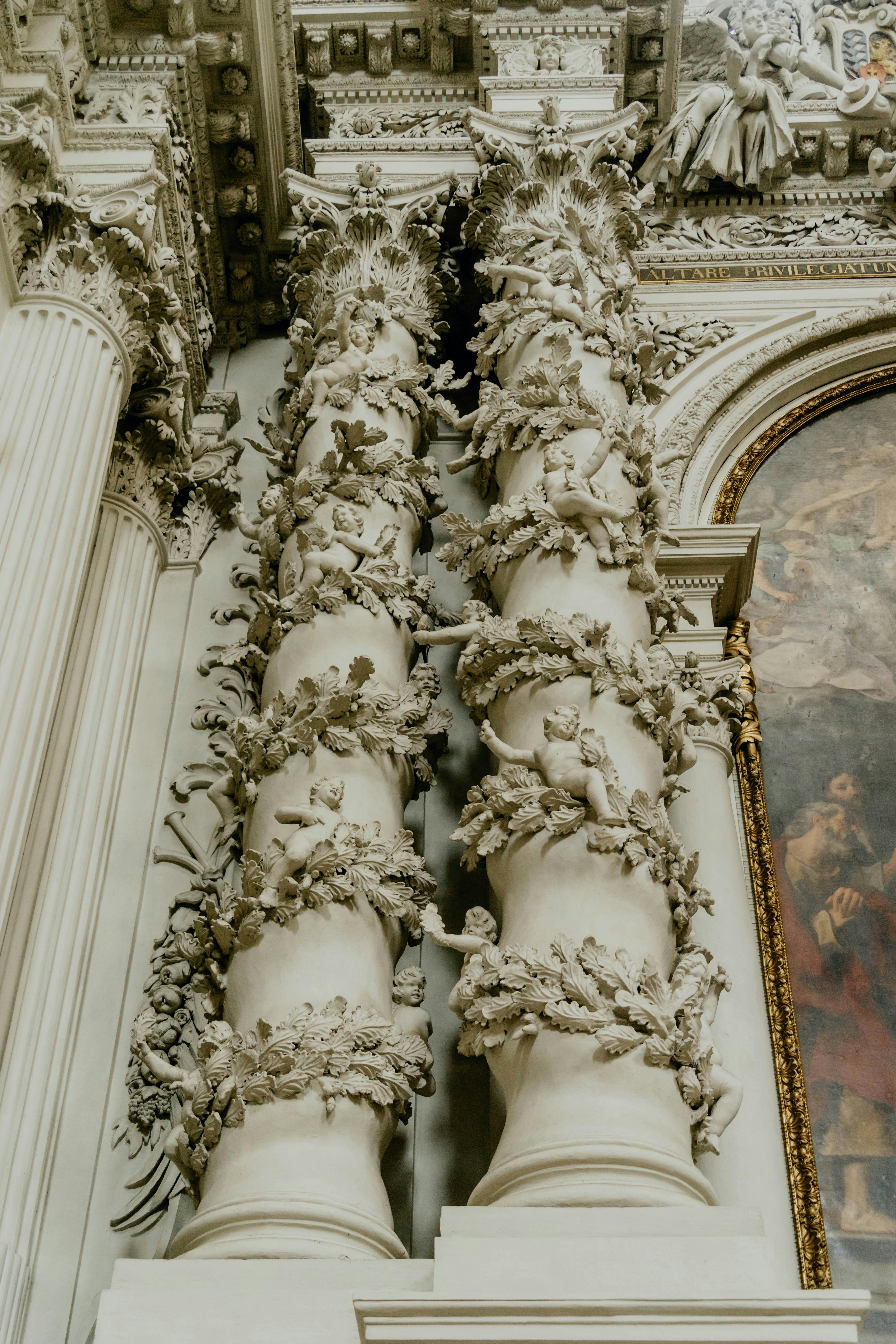White, Ornamented Columns · Free Stock Photo