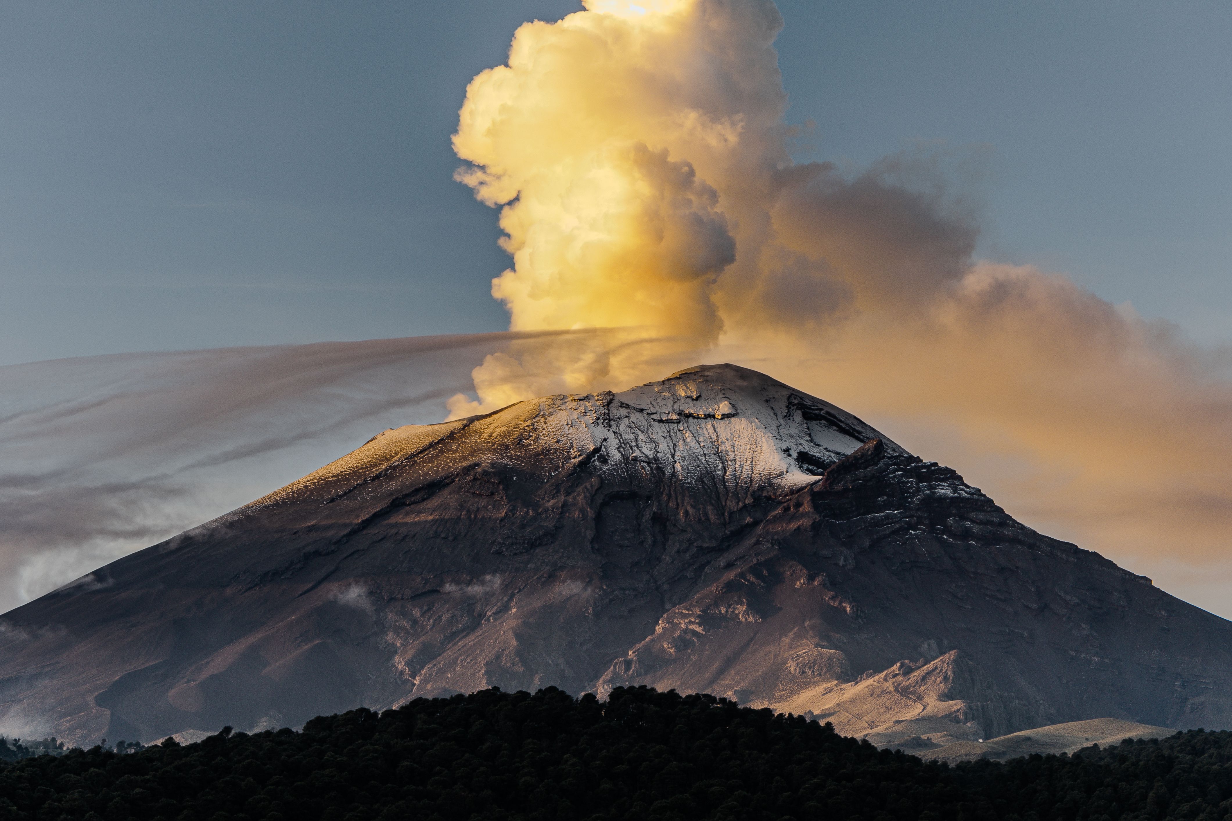 Eruption of Popocatepetl Volcano in Mexico · Free Stock Photo