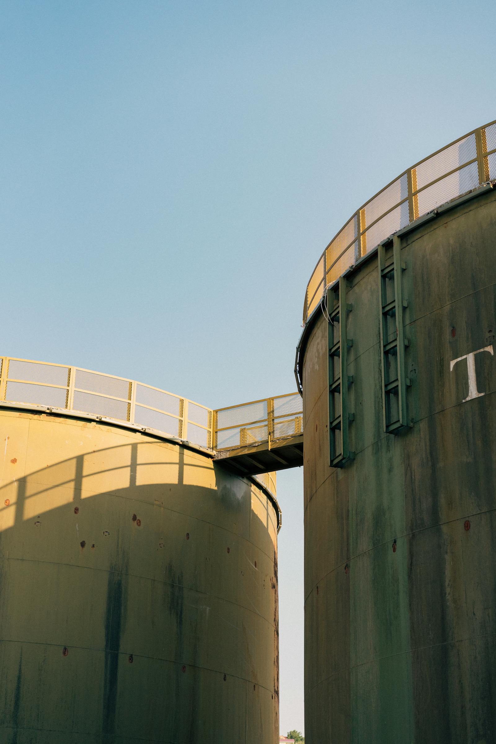 Storage Tanks Photos, Download The BEST Free Storage Tanks Stock Photos ...