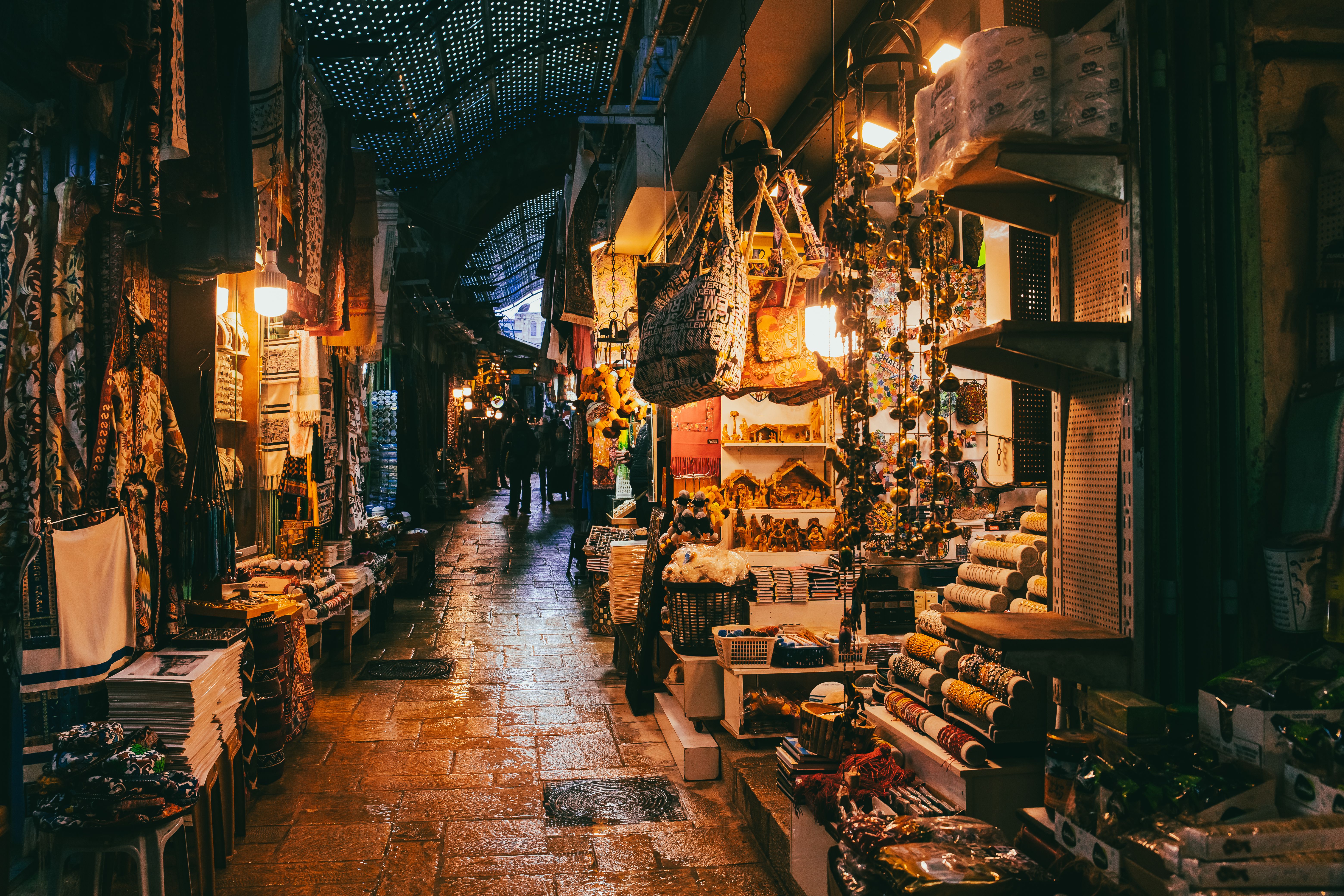 Narrow Bazaar Alley · Free Stock Photo
