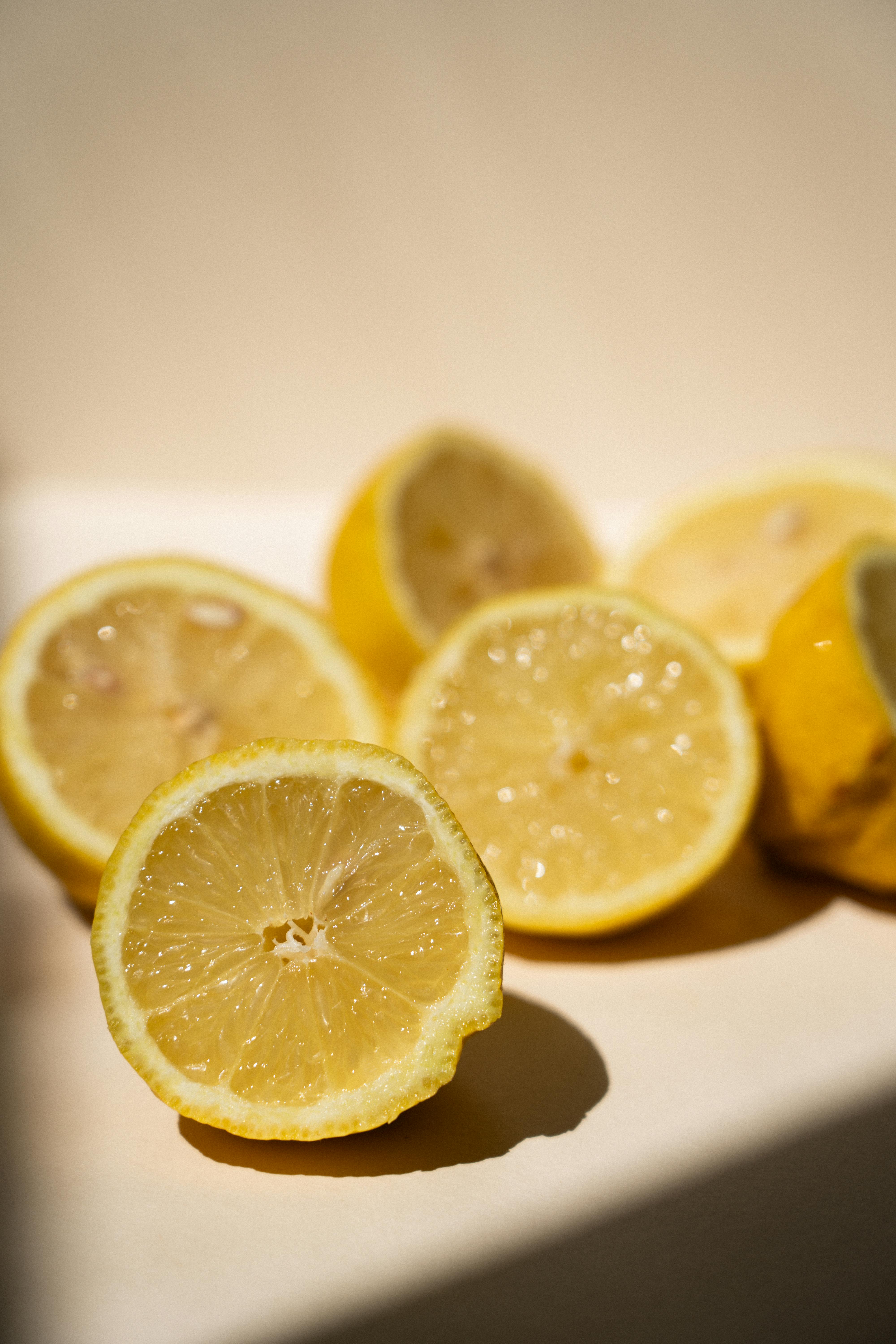 Lemon Slices in Close-Up Photography · Free Stock Photo