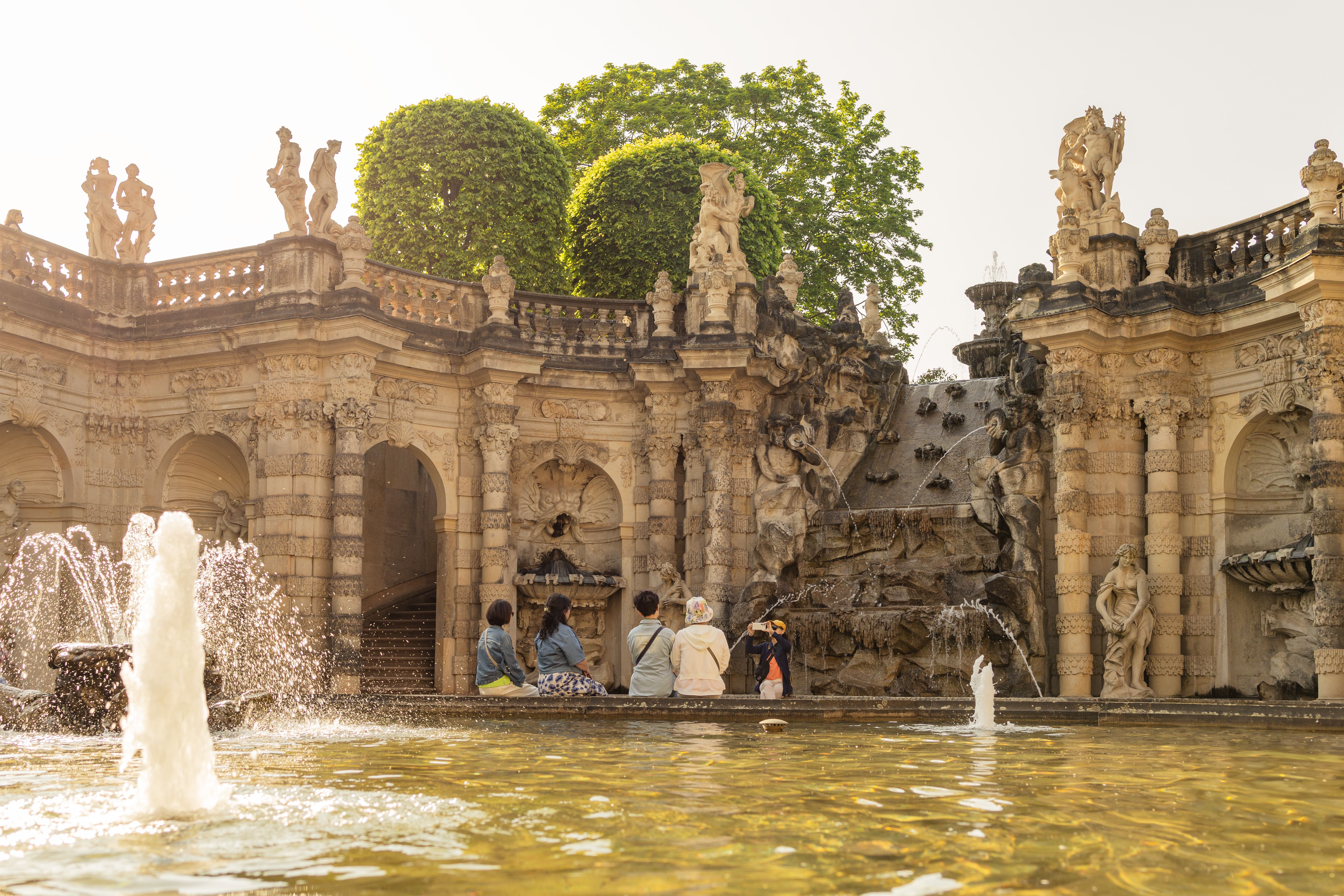 Zwinger Ese Photos, Download The BEST Free Zwinger Ese Stock Photos ...
