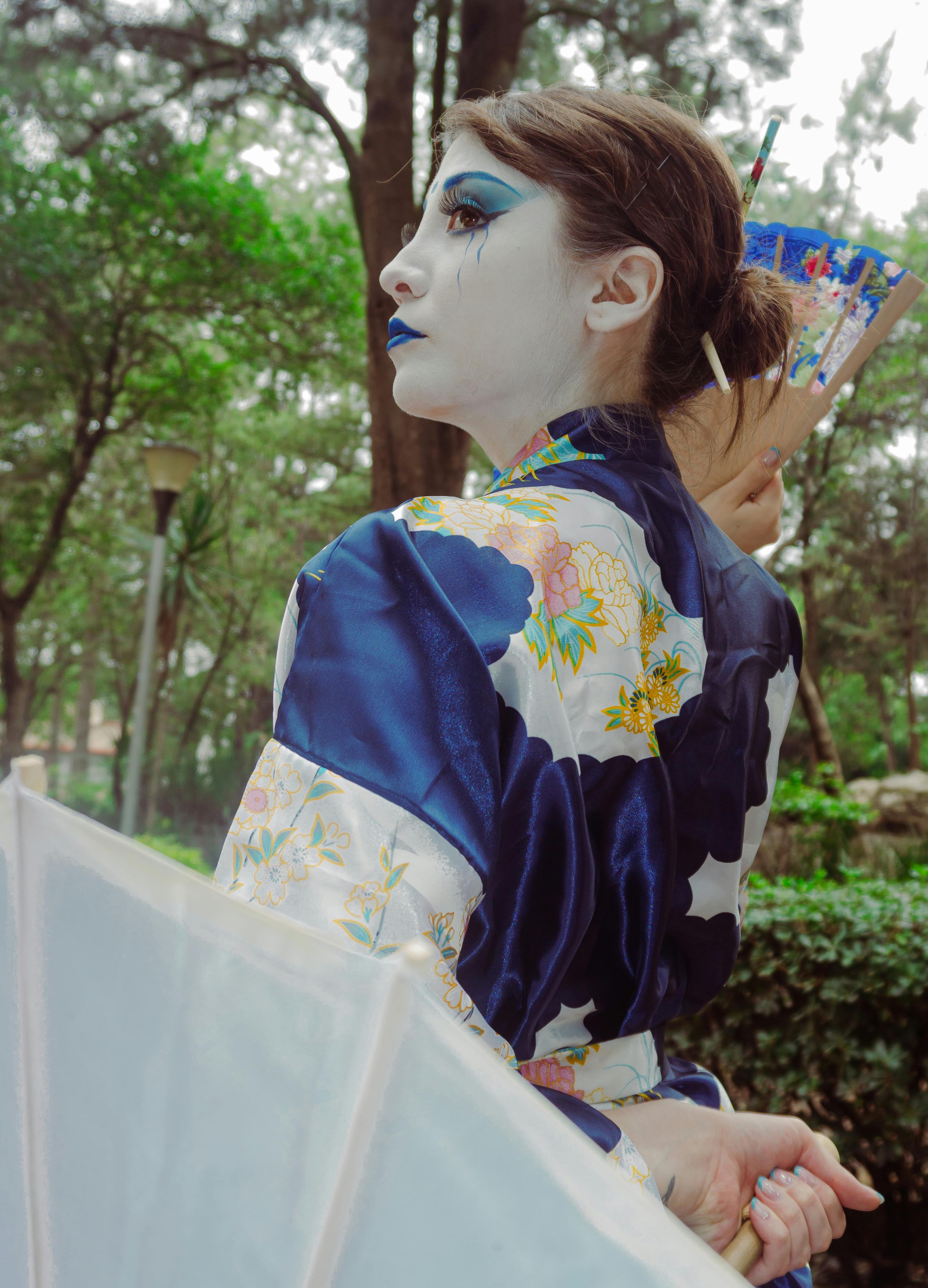 SHOOTING BLUE GEISHA · Free Stock Photo